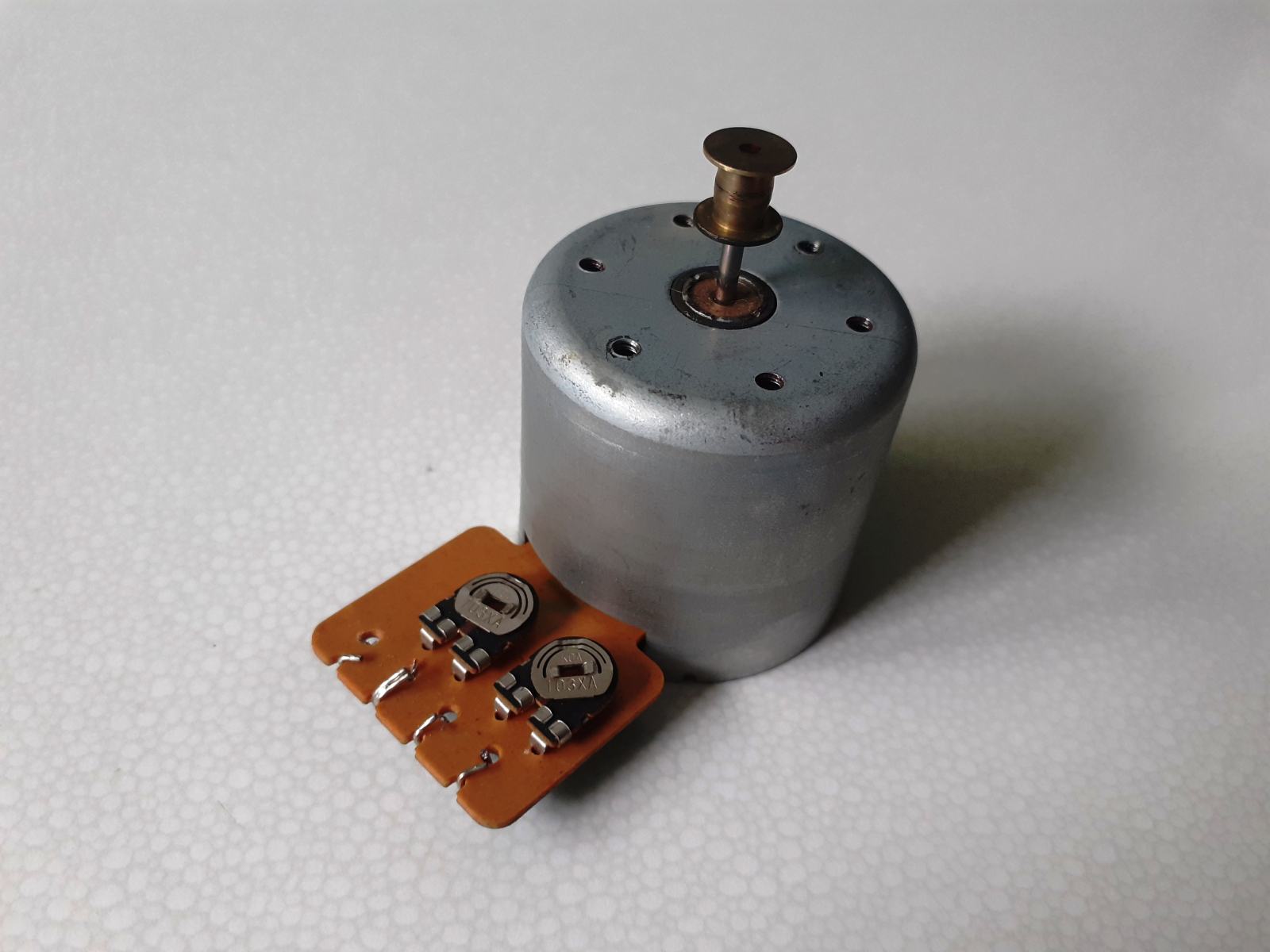 Pioneer PXM-098 0 21213-A motor gramofona Pioneer PL-110