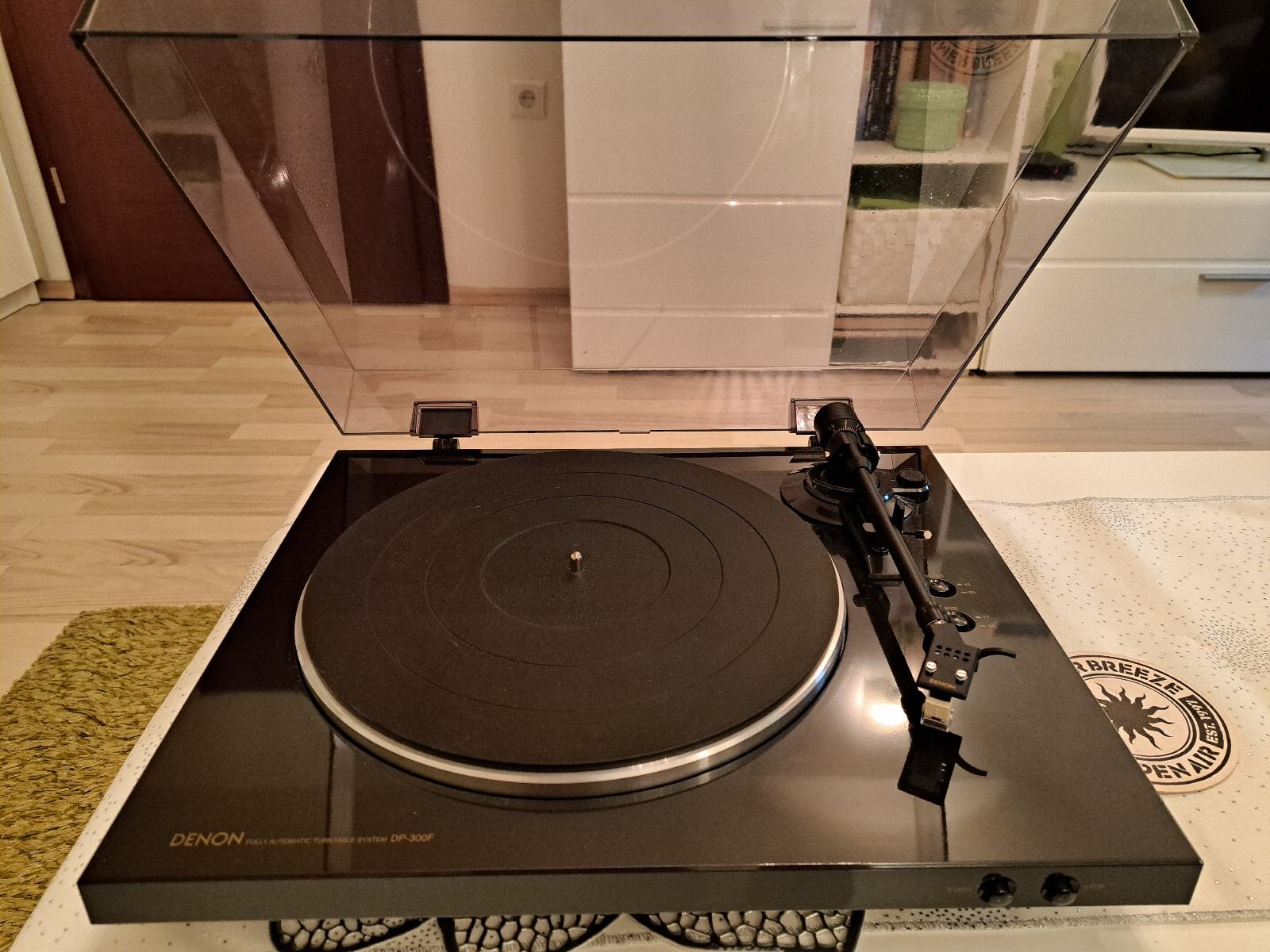 Prodajem gramofon Denon DP-300 F