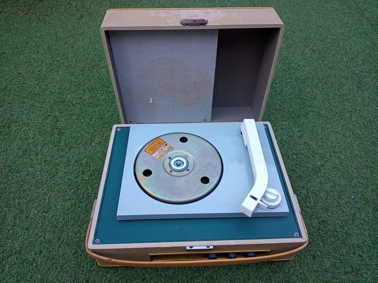 RFT Ziphona P 15 gramofon u koferu, neispravan