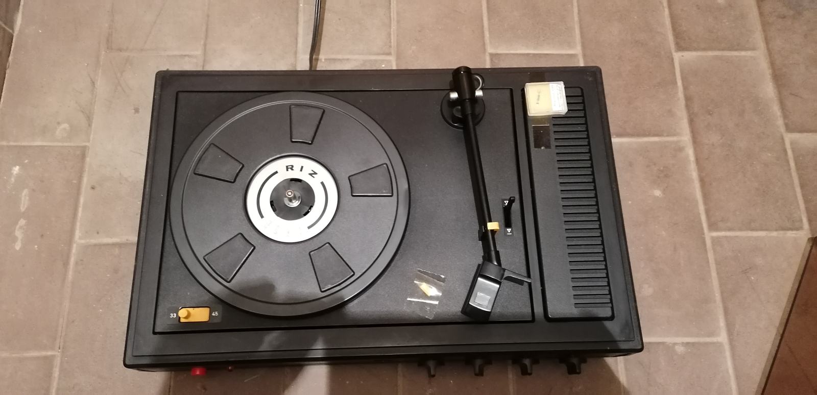 Riz Elak Trubadur gramofon s pojačalom