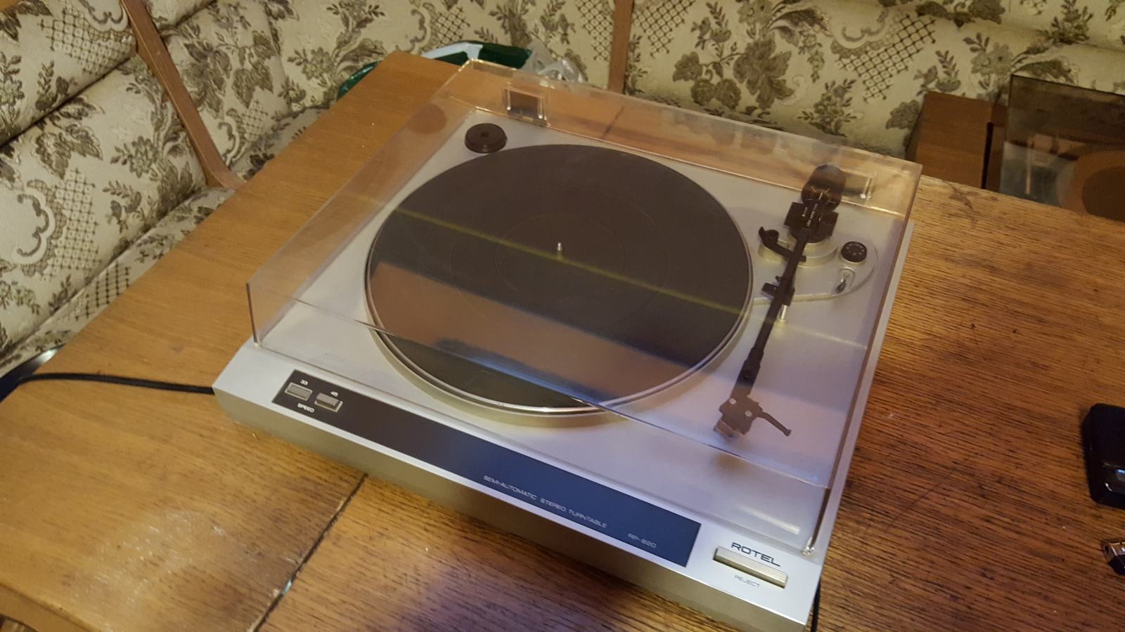 Rotel gramofon rp-820