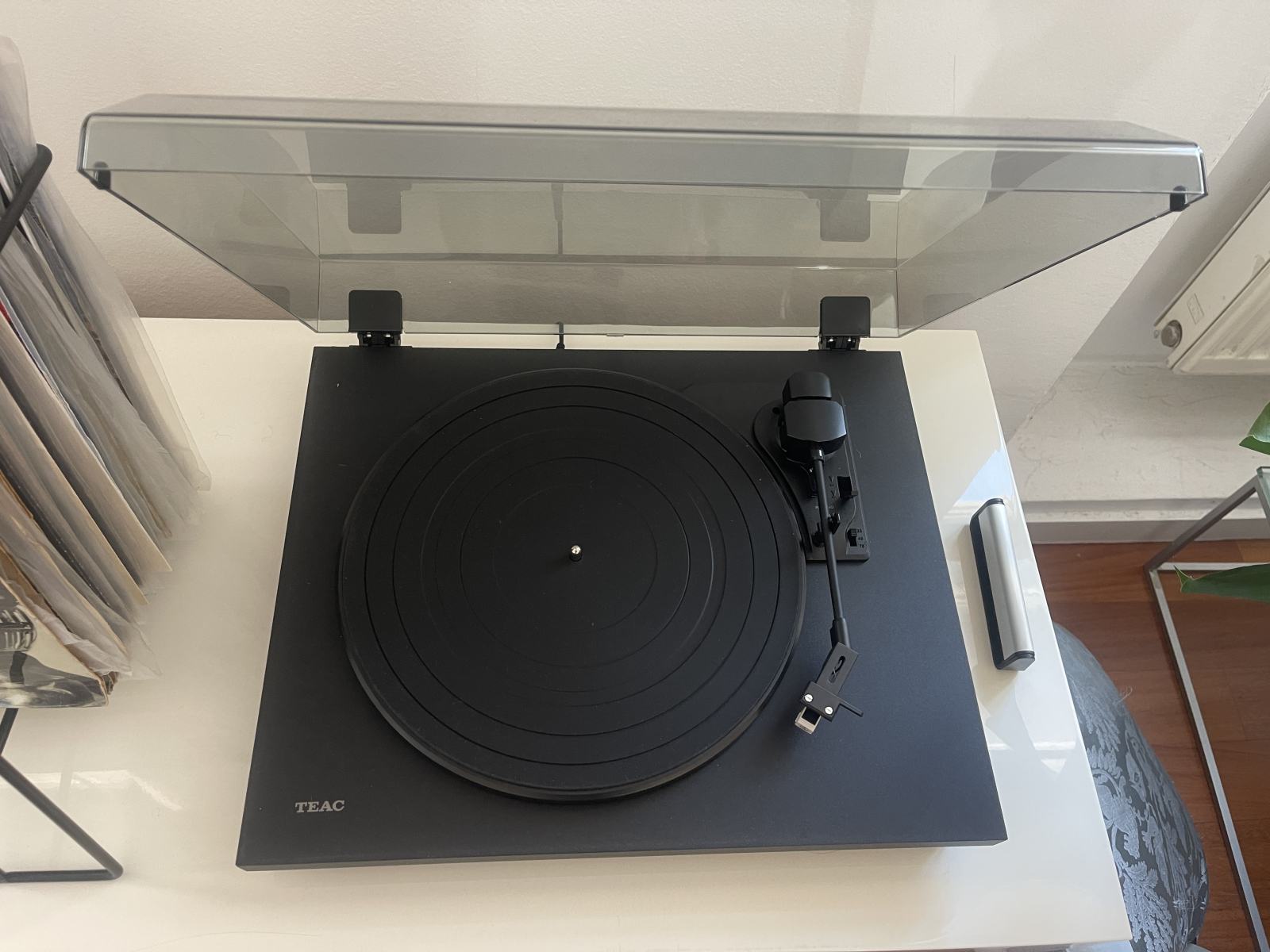 TEAC TN-180-BT with box