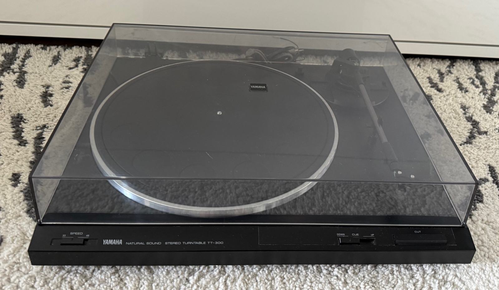 YAMAHA TT-300 Natural Sound Stereo Turntable