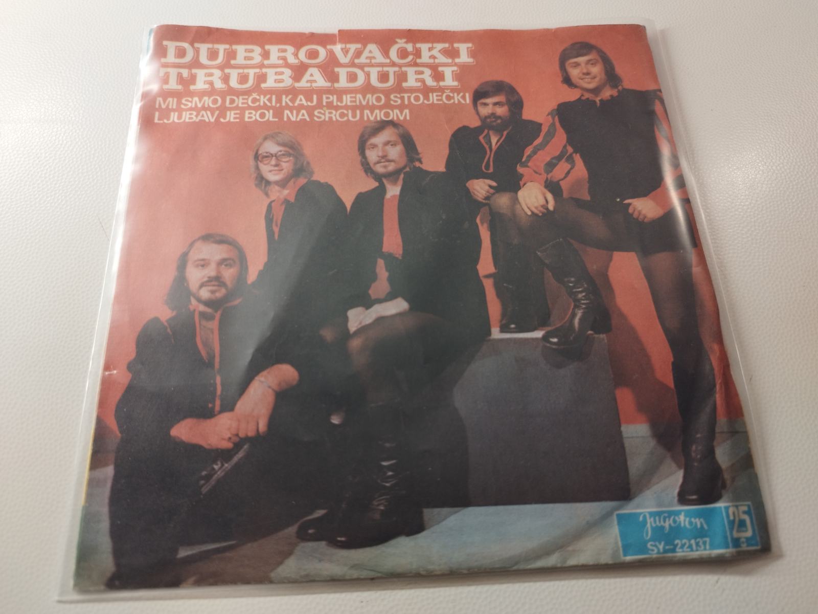 Dubrovački Trubaduri – Mi Smo Dečki, Kaj Pijemo Stoječki / Ljubav Je B