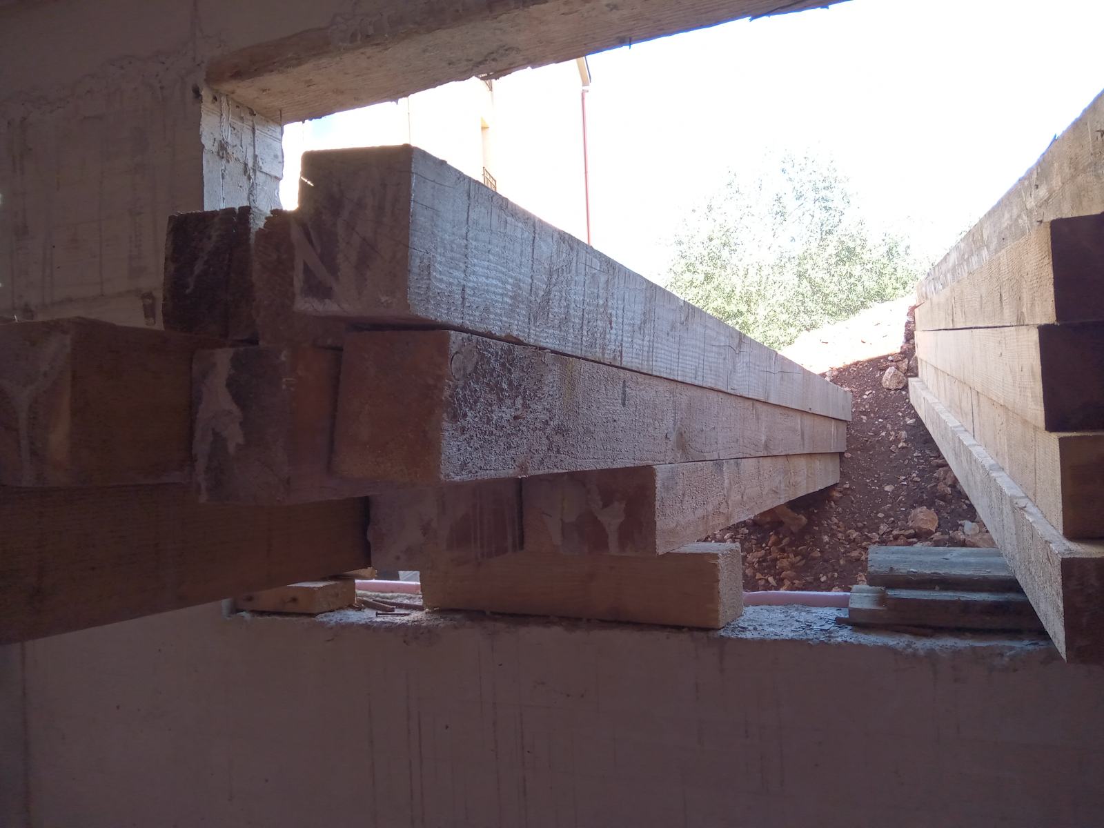 Jelove grede - 3 metra dužine, korištene za šalovanje