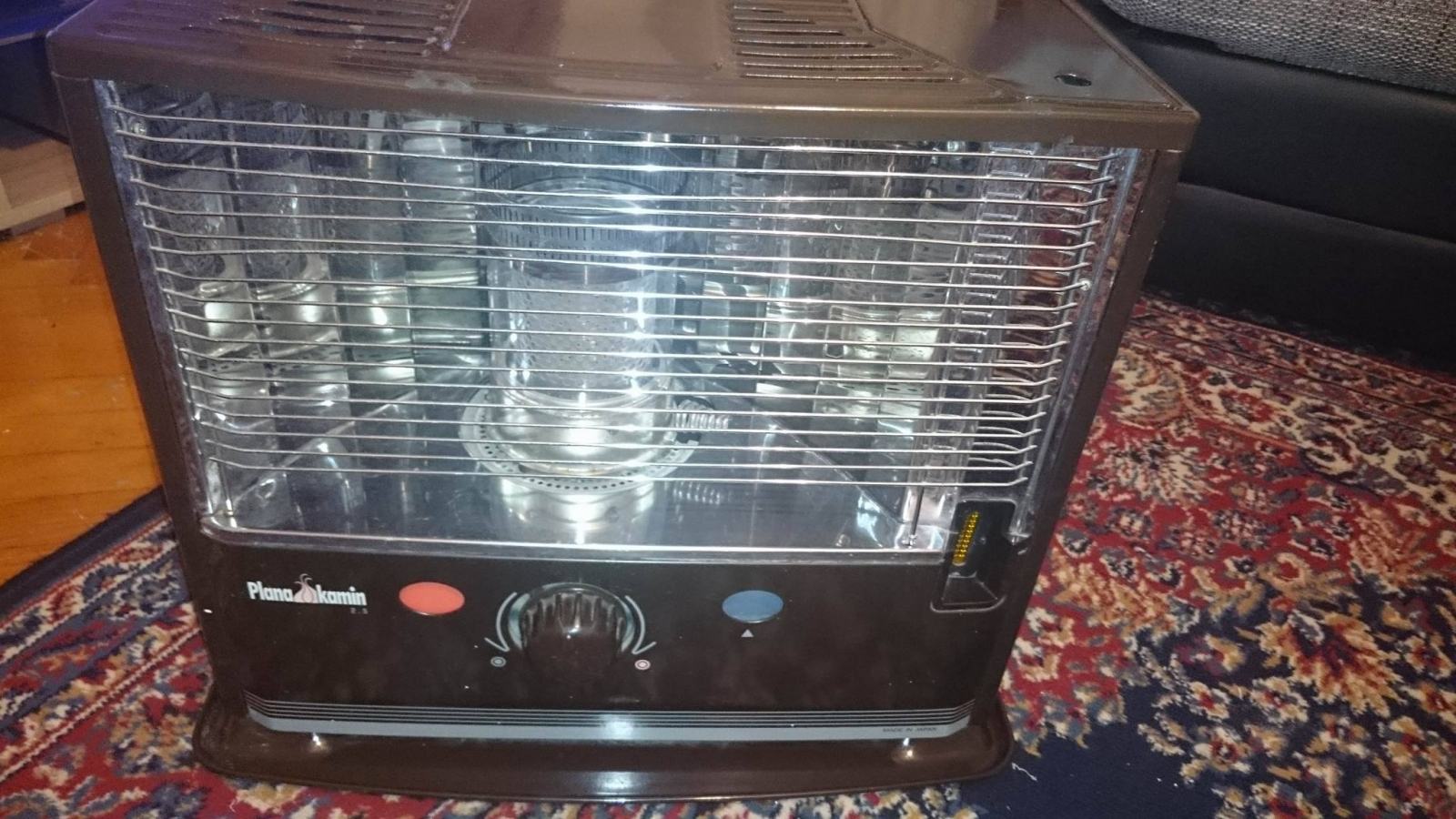 Plana kamin - peć na petrolej