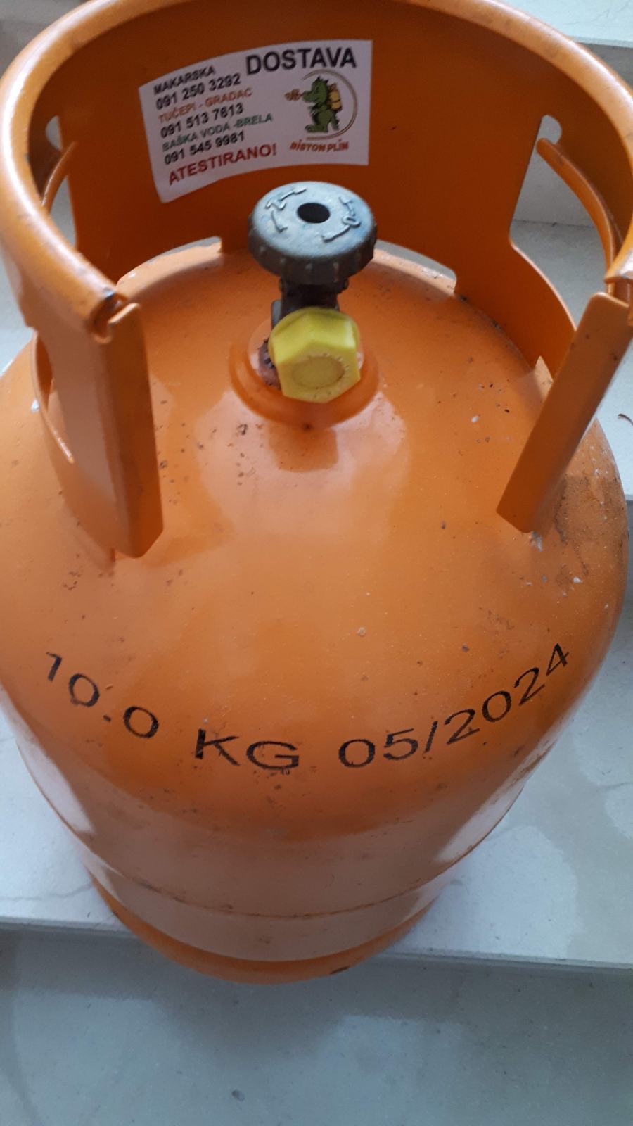 Prodajem plinsku bocu 10 kg (ima plina u njoj) - Makarska