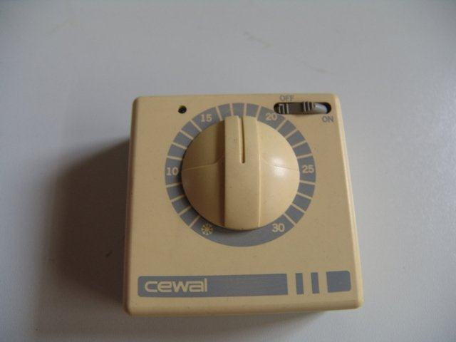 TERMOSTAT CEWAL RQ 30 - rabljeni - povoljno