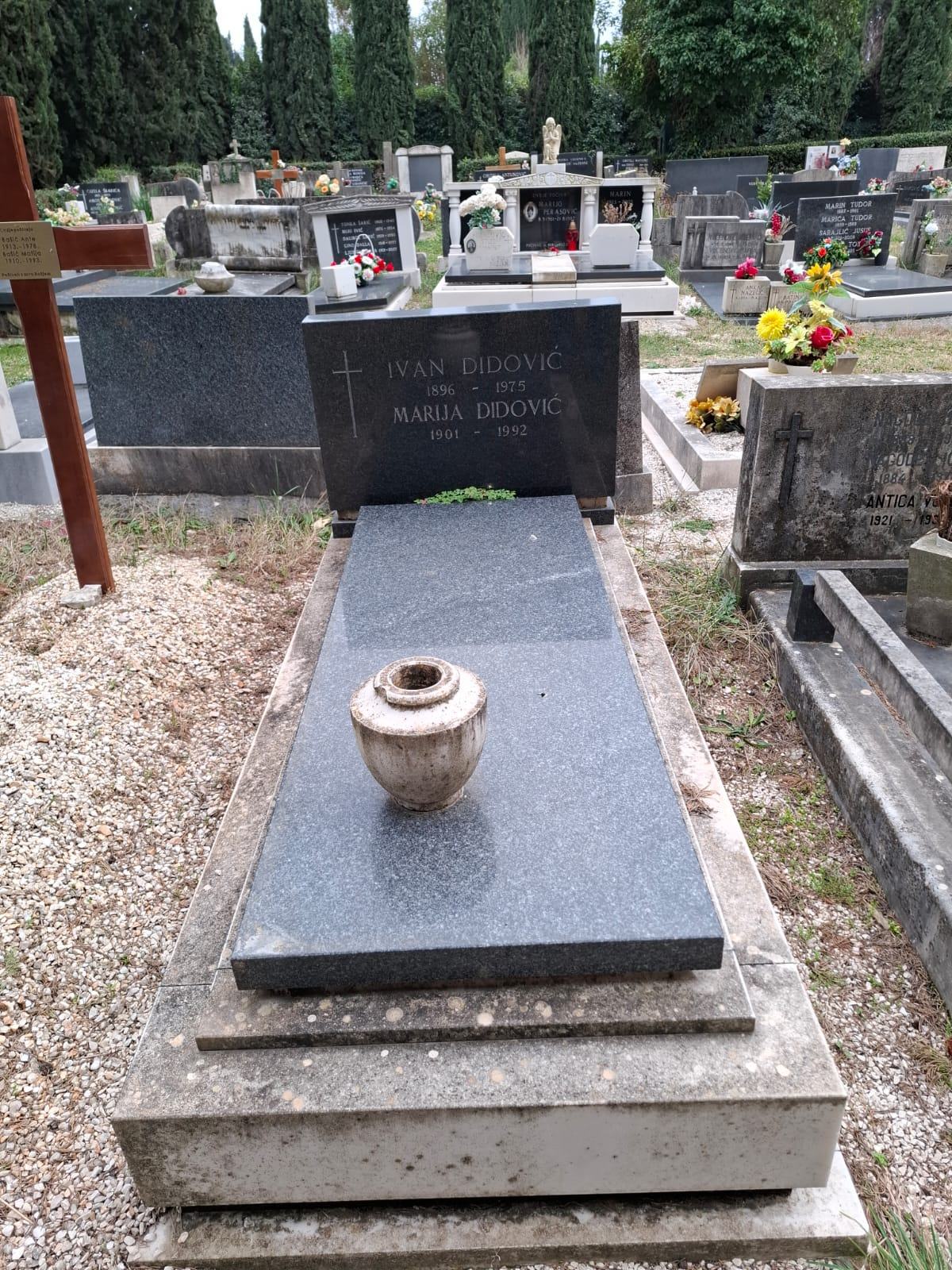 Grobno mjesto Lovrinac, Split - odmah dostupno