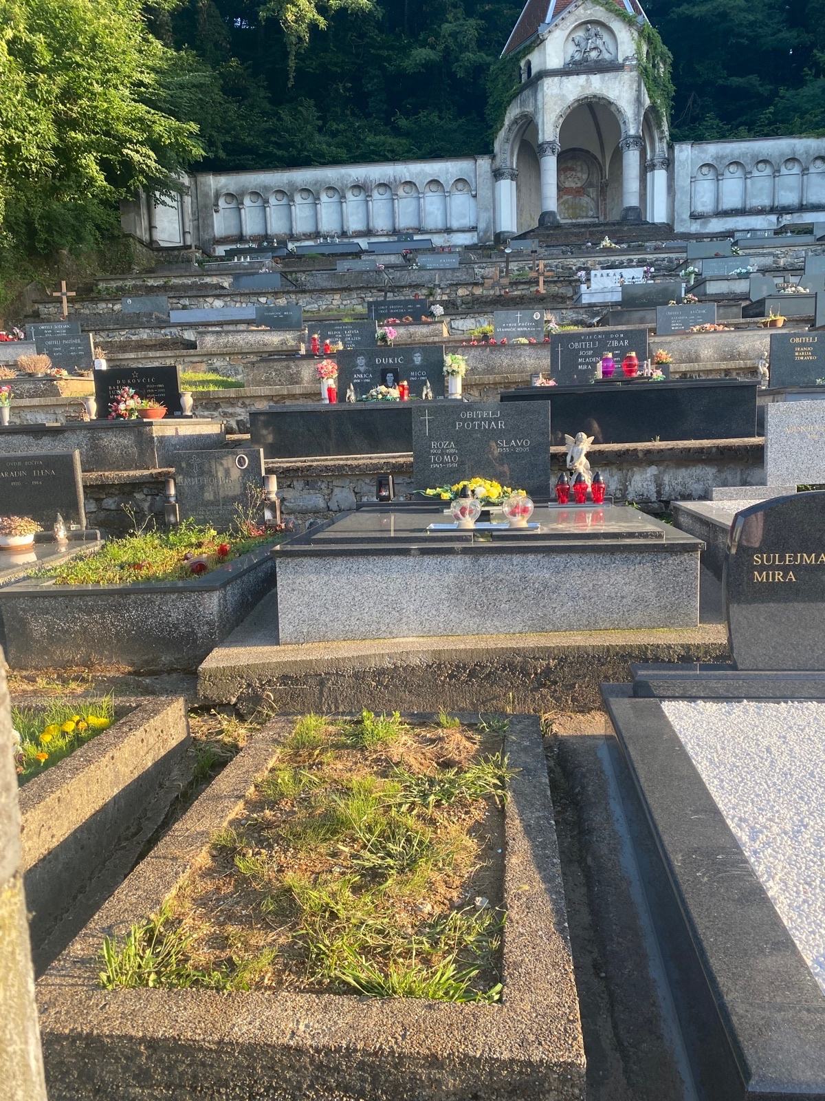 Grobno mjesto - prazno, jednostruko sa kranjcem