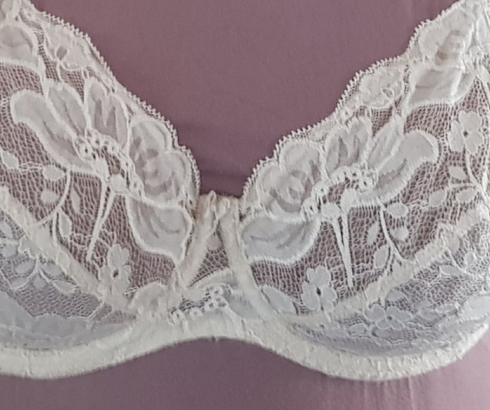 4 kom za 20 eur, grudnjaci, 85 D