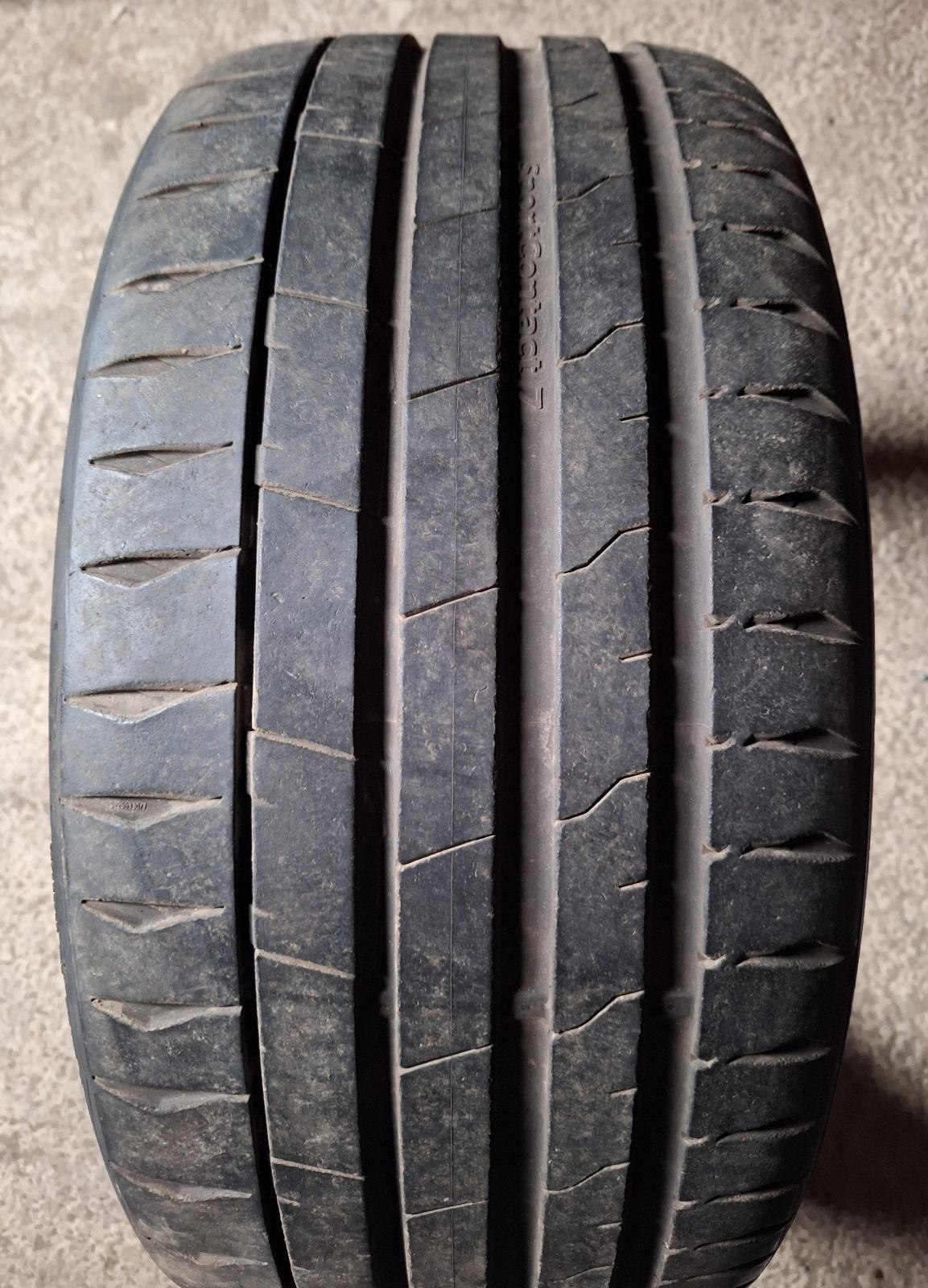 Guma ljetna Continental 255/40/19 kao nova 1 kom.