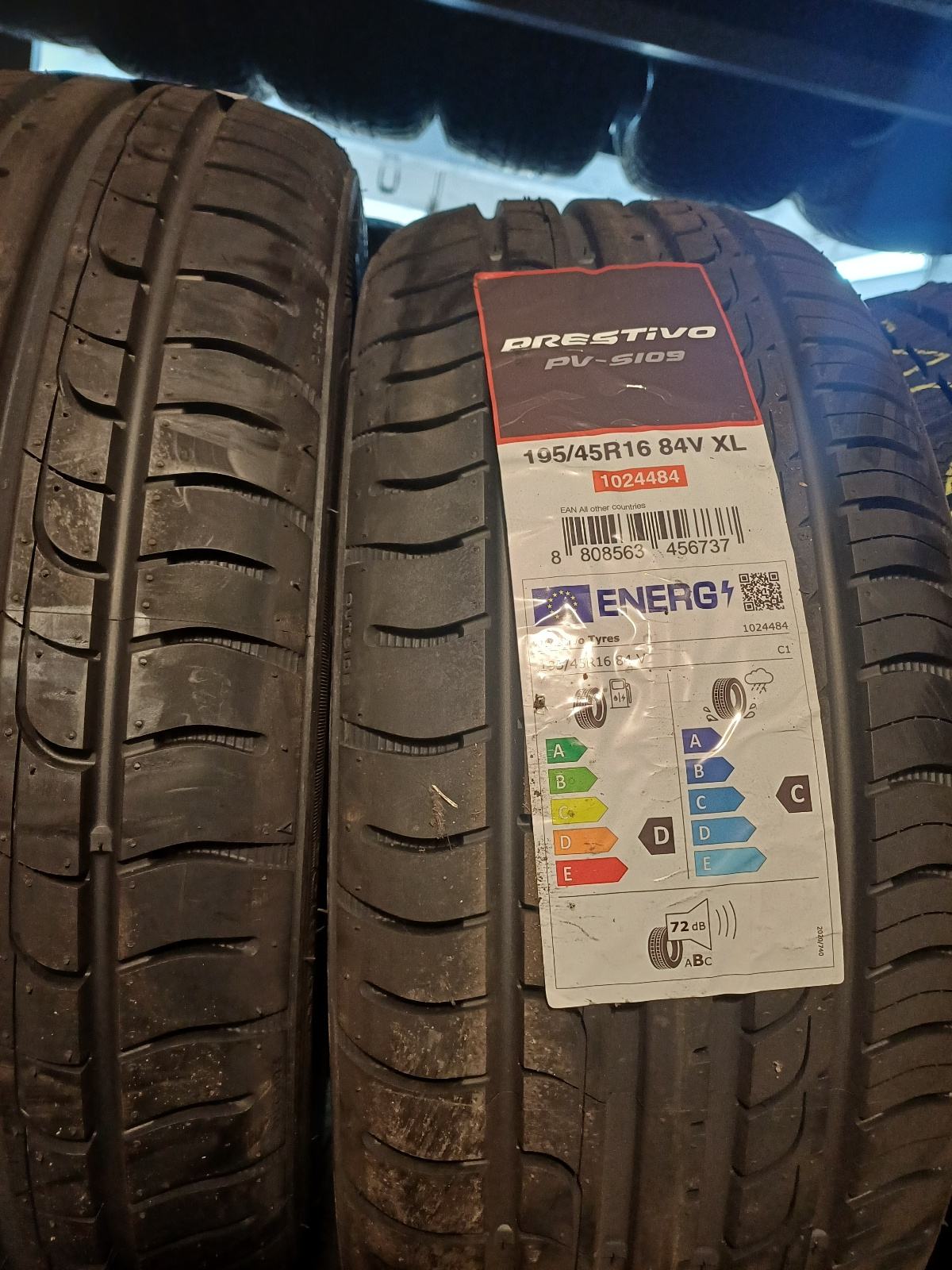 Gume ljetne 195/45/16 2 kom.