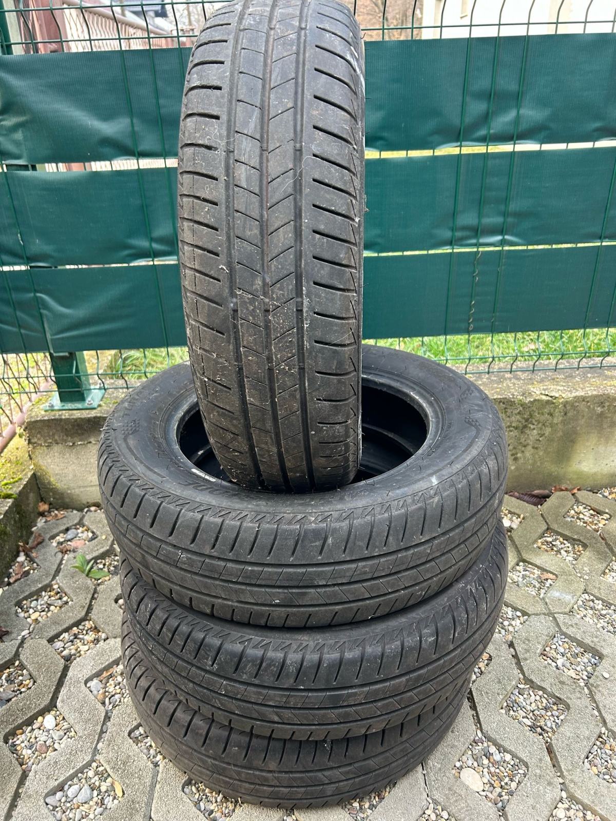 Gume ljetne Bridgestone 175/65/15 4 kom.