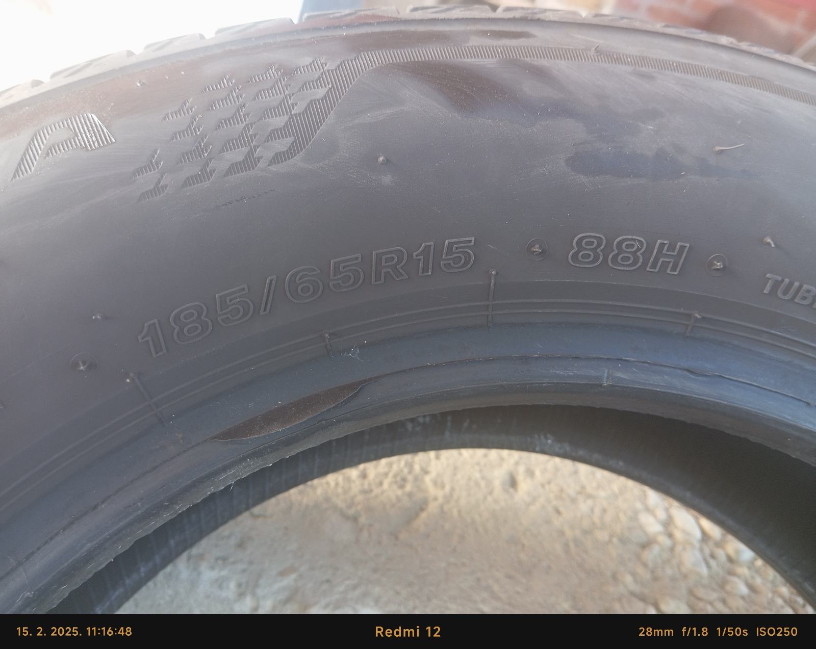 Gume ljetne Bridgestone 185/65/15 4 kom.