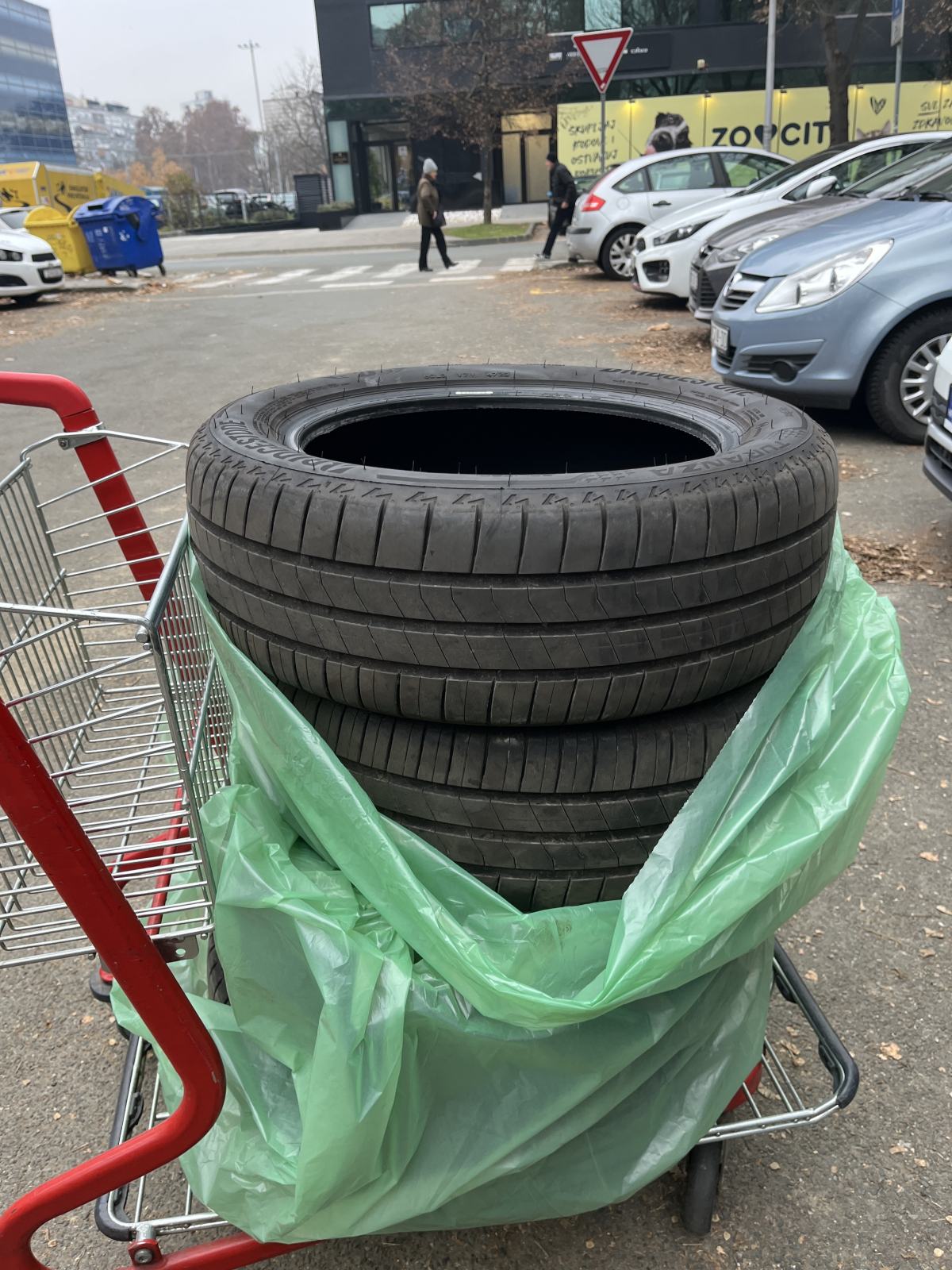 Gume ljetne Bridgestone 195/55/16 4 kom.