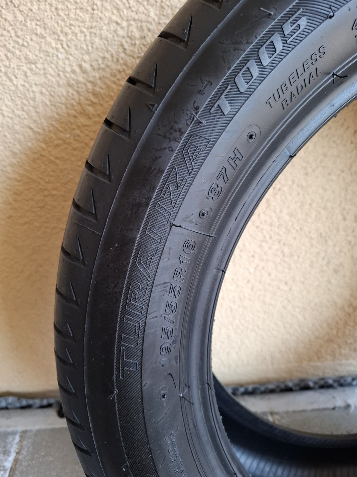 Gume ljetne Bridgestone 195/55/16 4 kom.