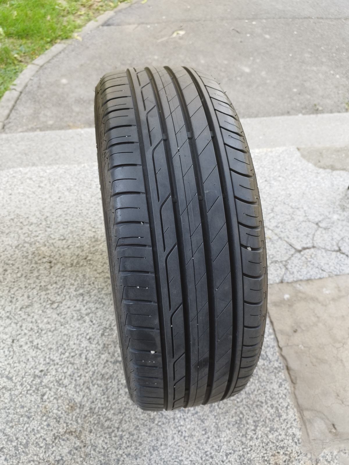 Gume ljetne Bridgestone 195/60/16 2 kom.