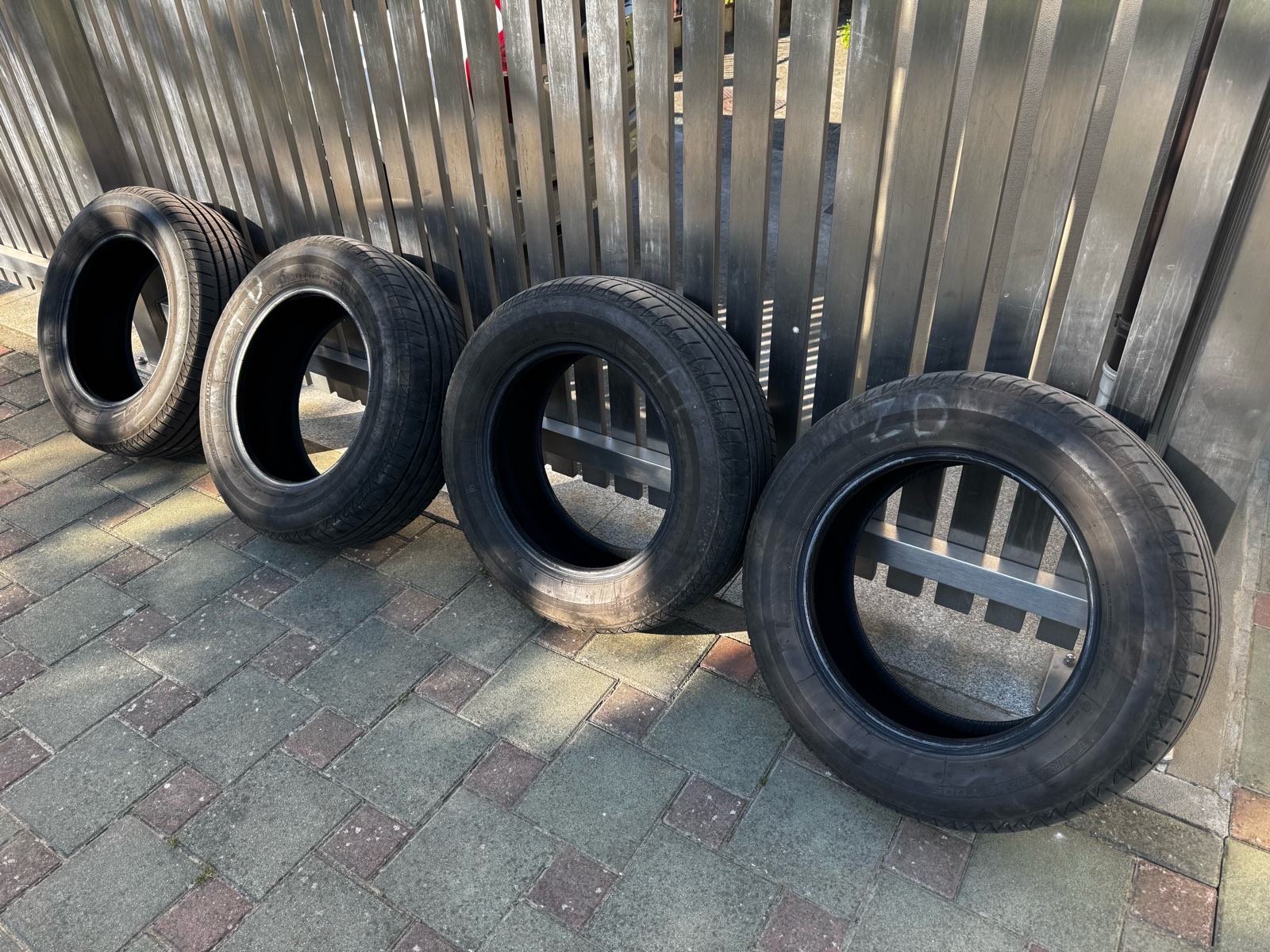 Gume ljetne Bridgestone 195/65/15 4 kom.