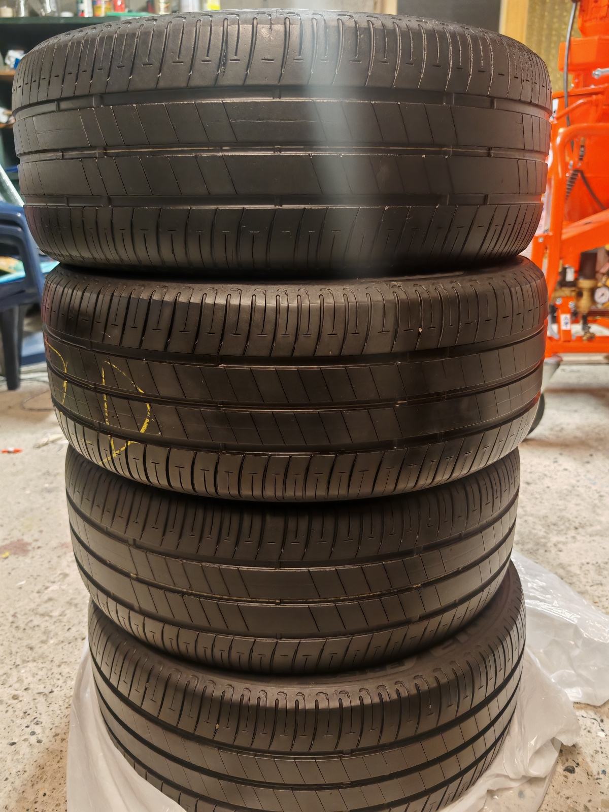 Gume ljetne Bridgestone 205/55/16 4 kom.