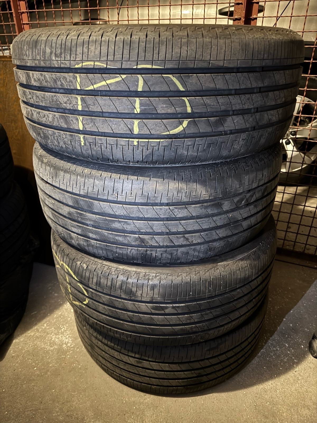 Gume ljetne Bridgestone 215/45/18 4 kom.