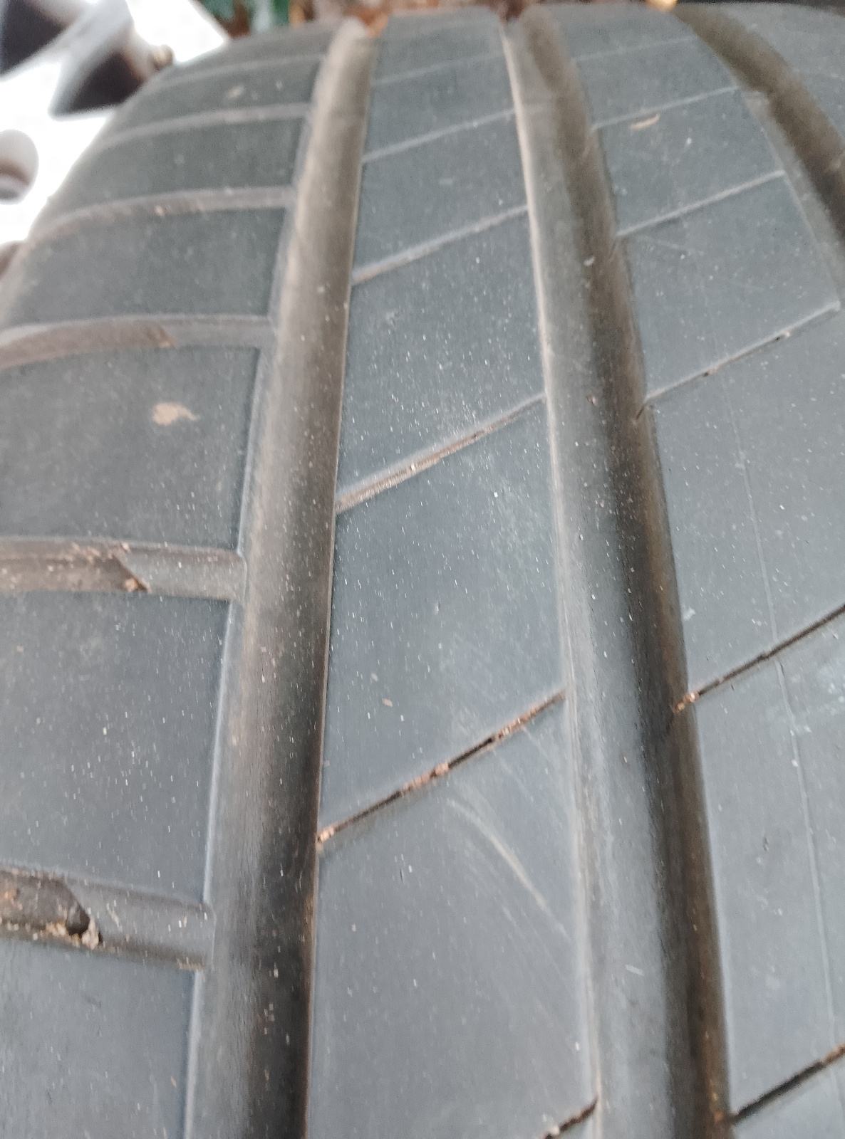 Gume ljetne Bridgestone 215/50/17 4 kom.