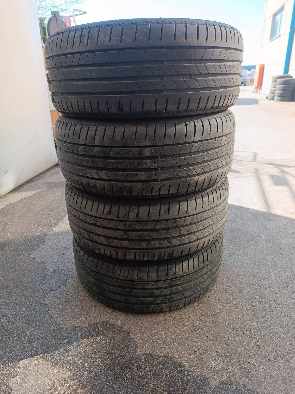 Gume ljetne Bridgestone 225/40/18 4 kom.