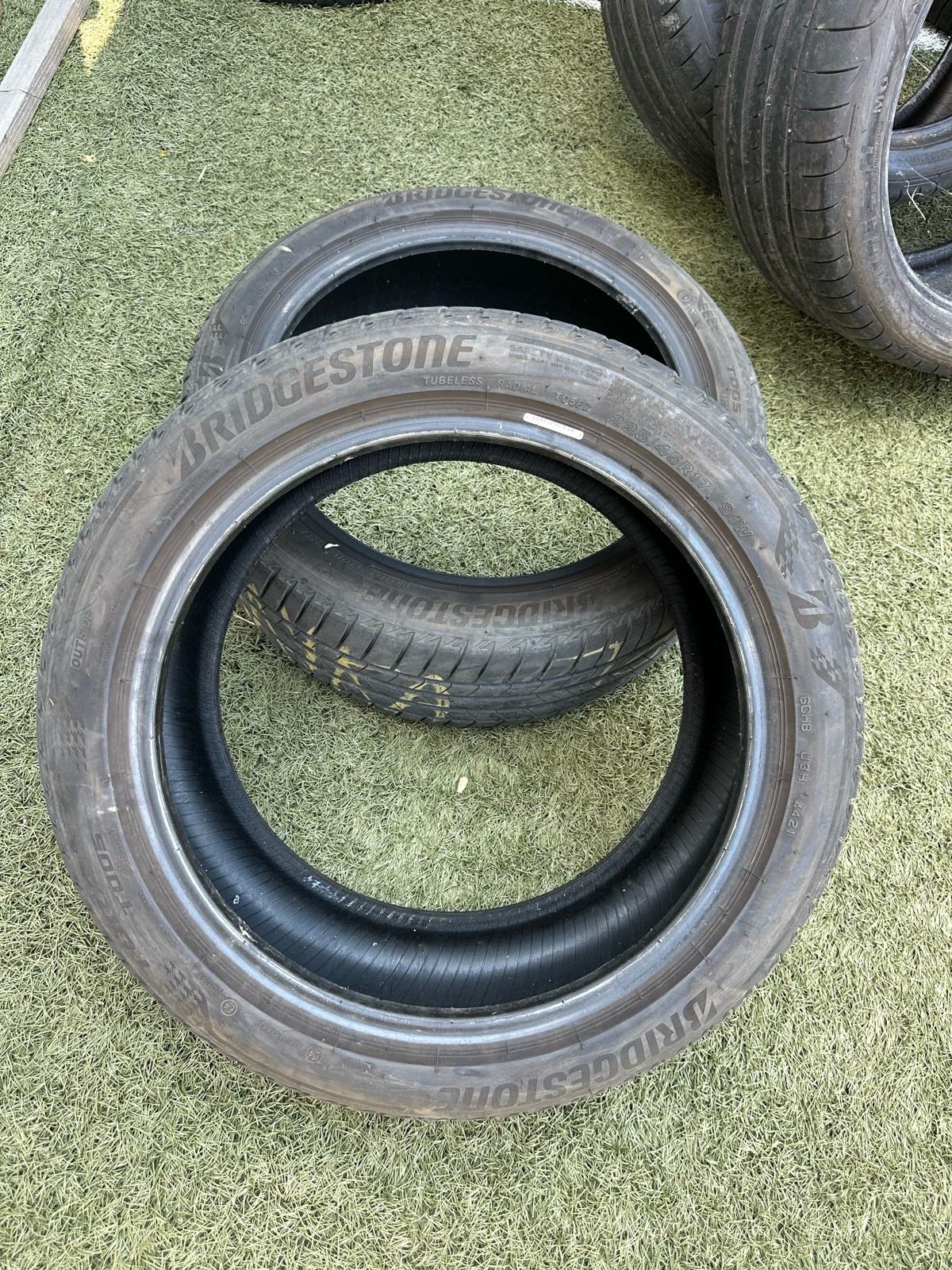 Gume ljetne Bridgestone 225/45/17 2 kom.