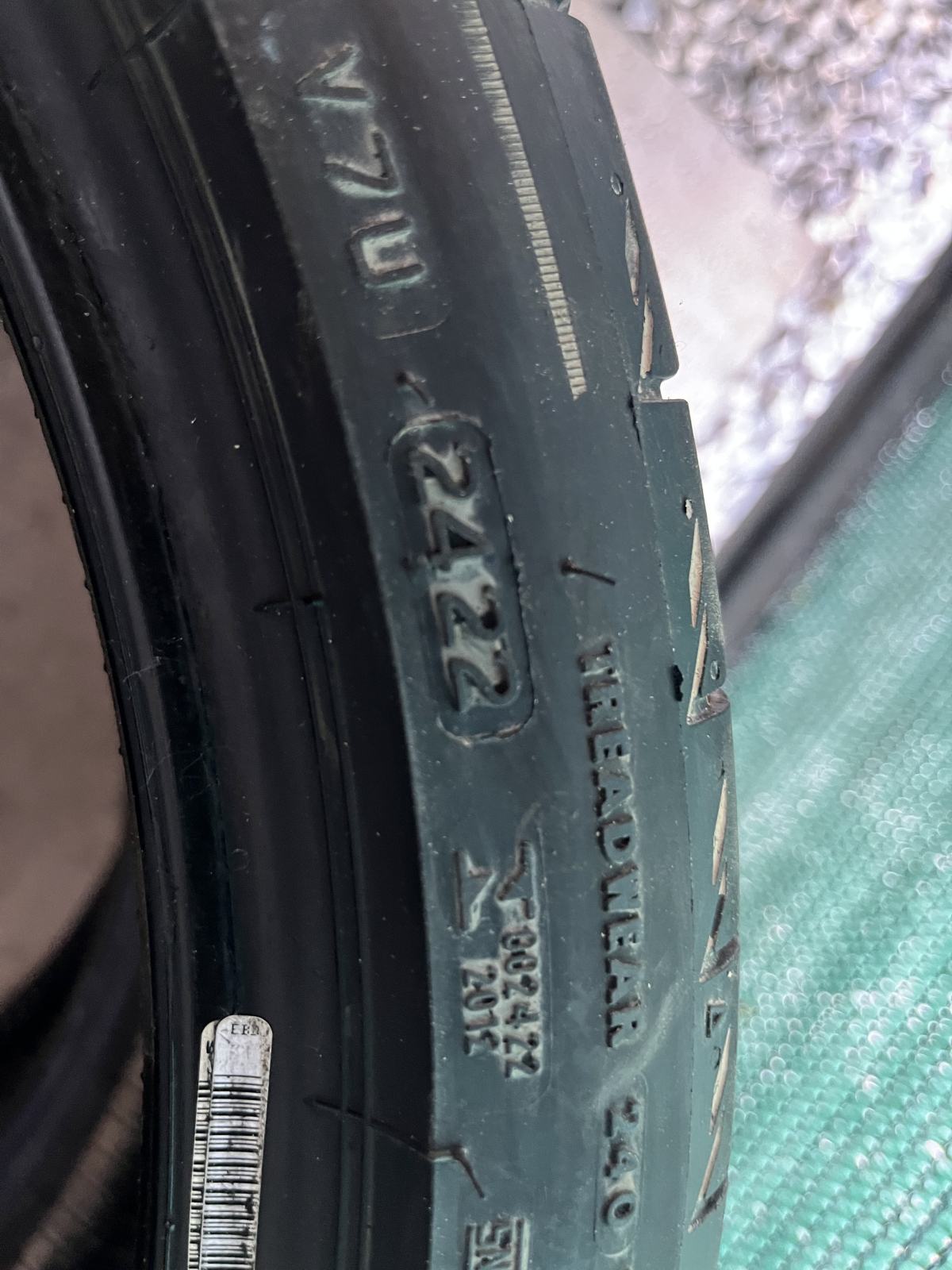 Gume ljetne Bridgestone 235/35/19 4 kom.