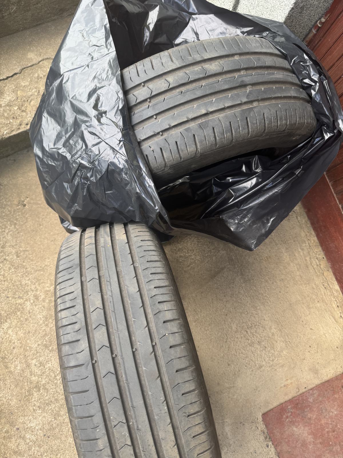 Gume ljetne Continental 215/60/16 2 kom.