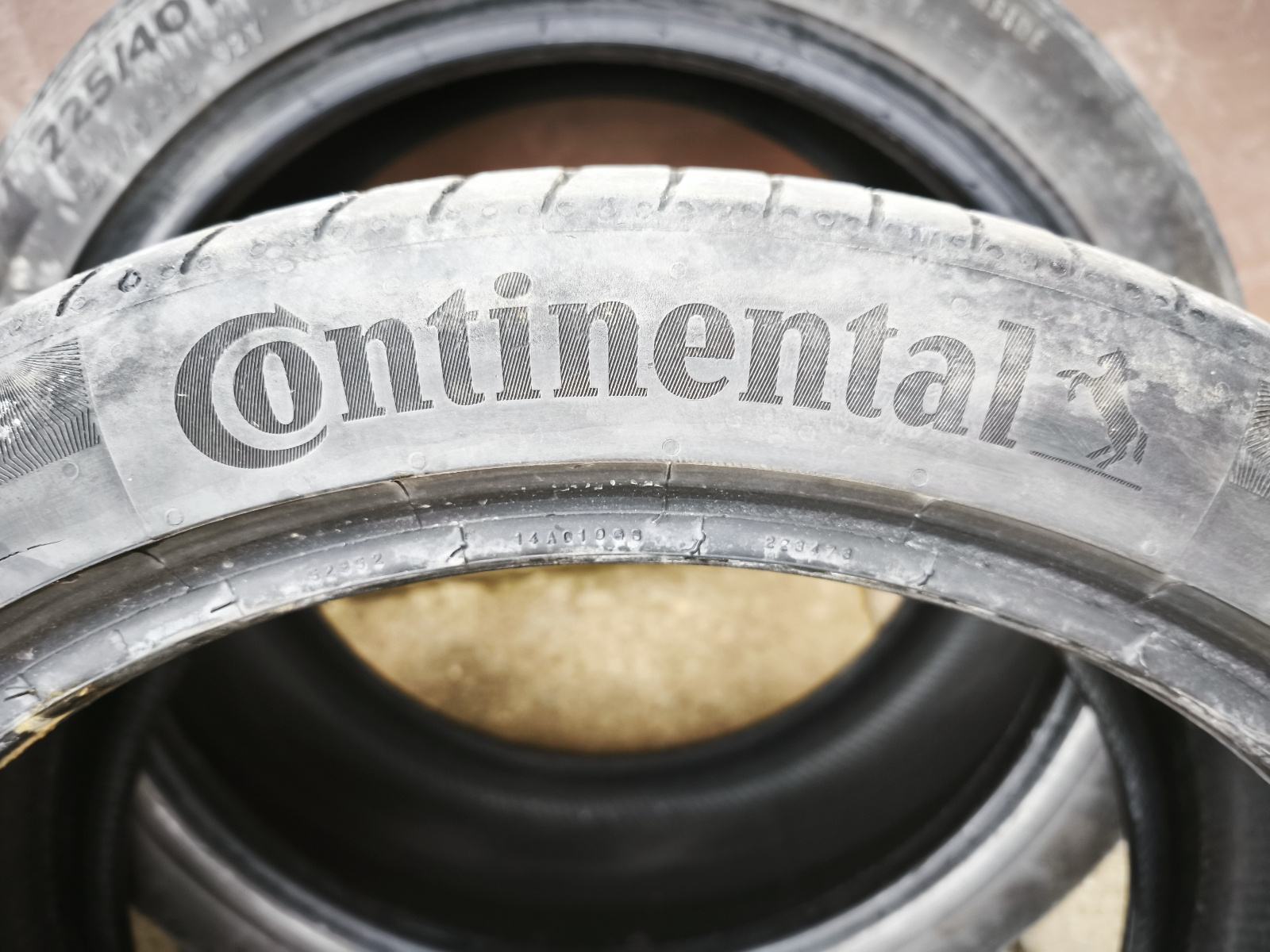 Gume ljetne Continental 225/40/18 4 kom.