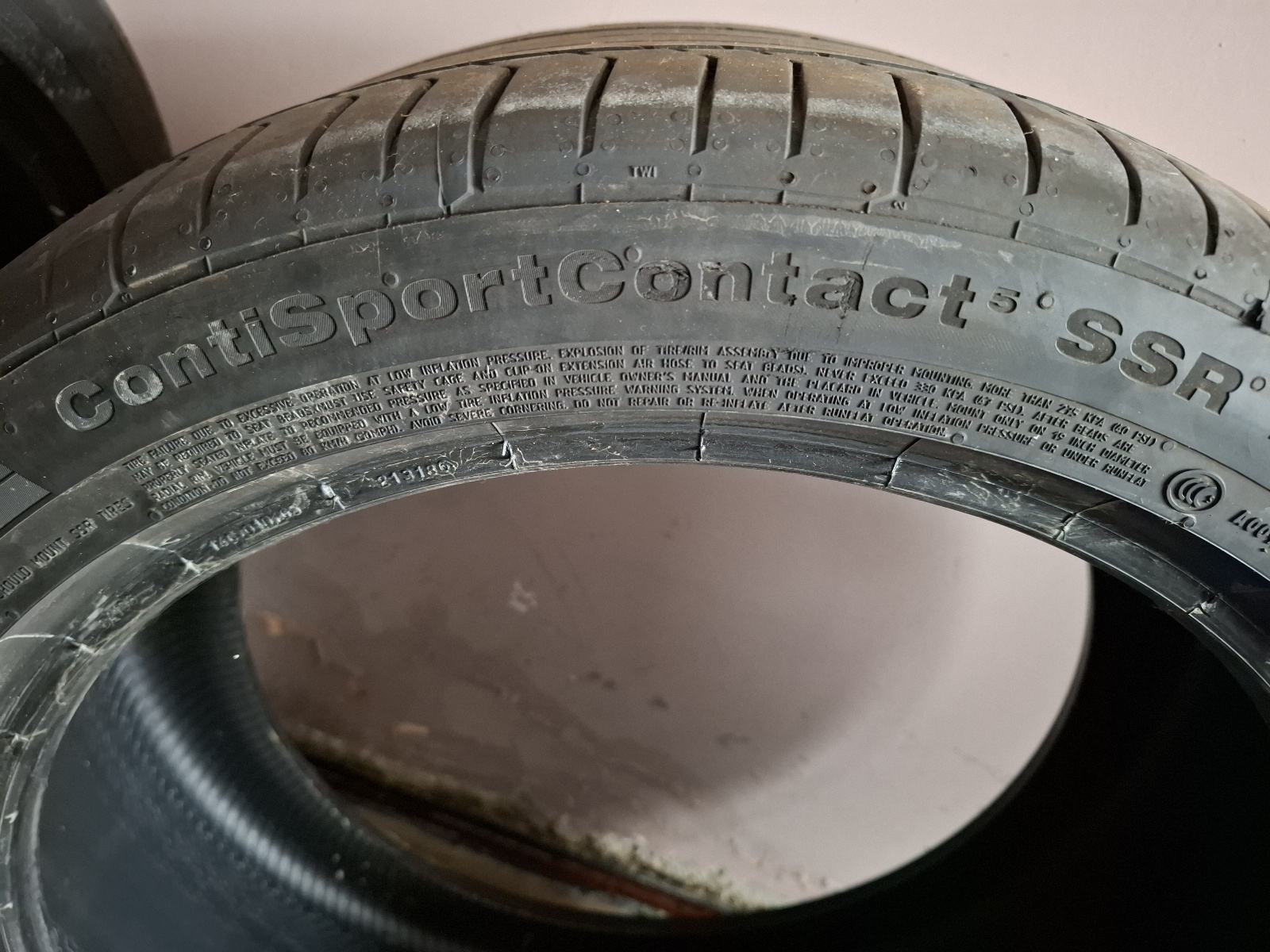 Gume ljetne Continental 225/45/19 2 kom.