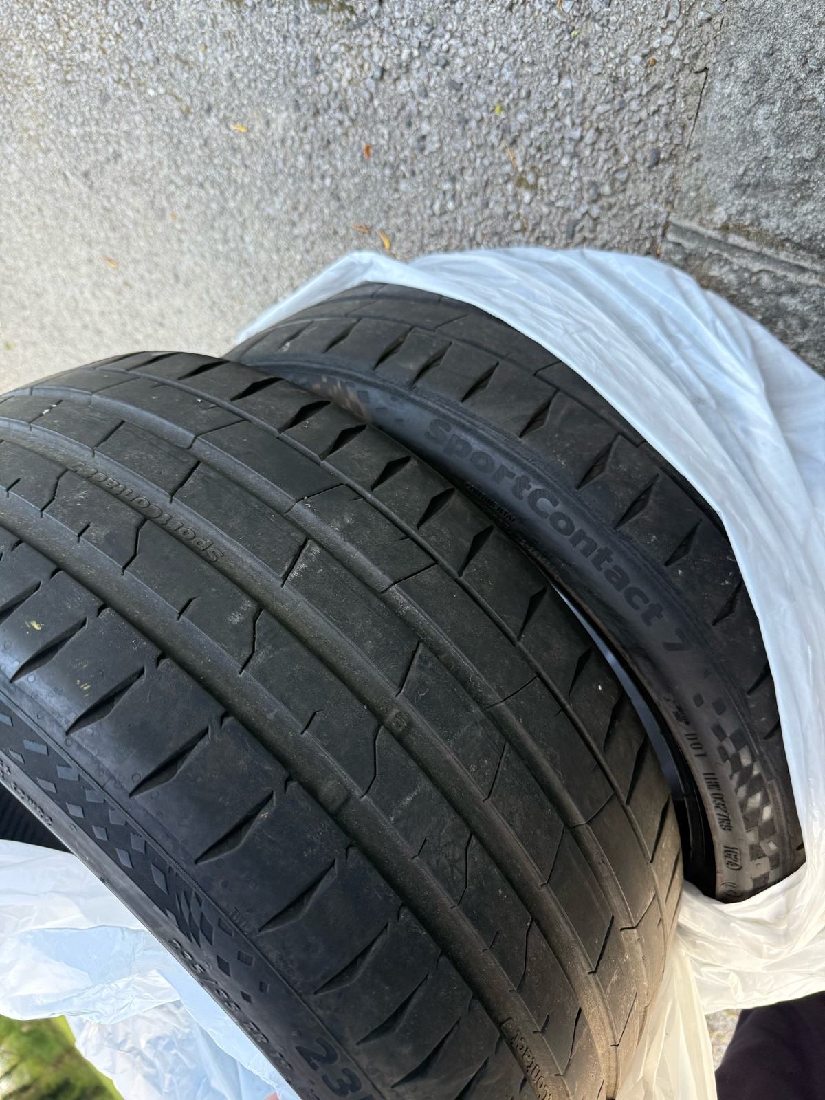 Gume ljetne Continental 235/35/19 4 kom.