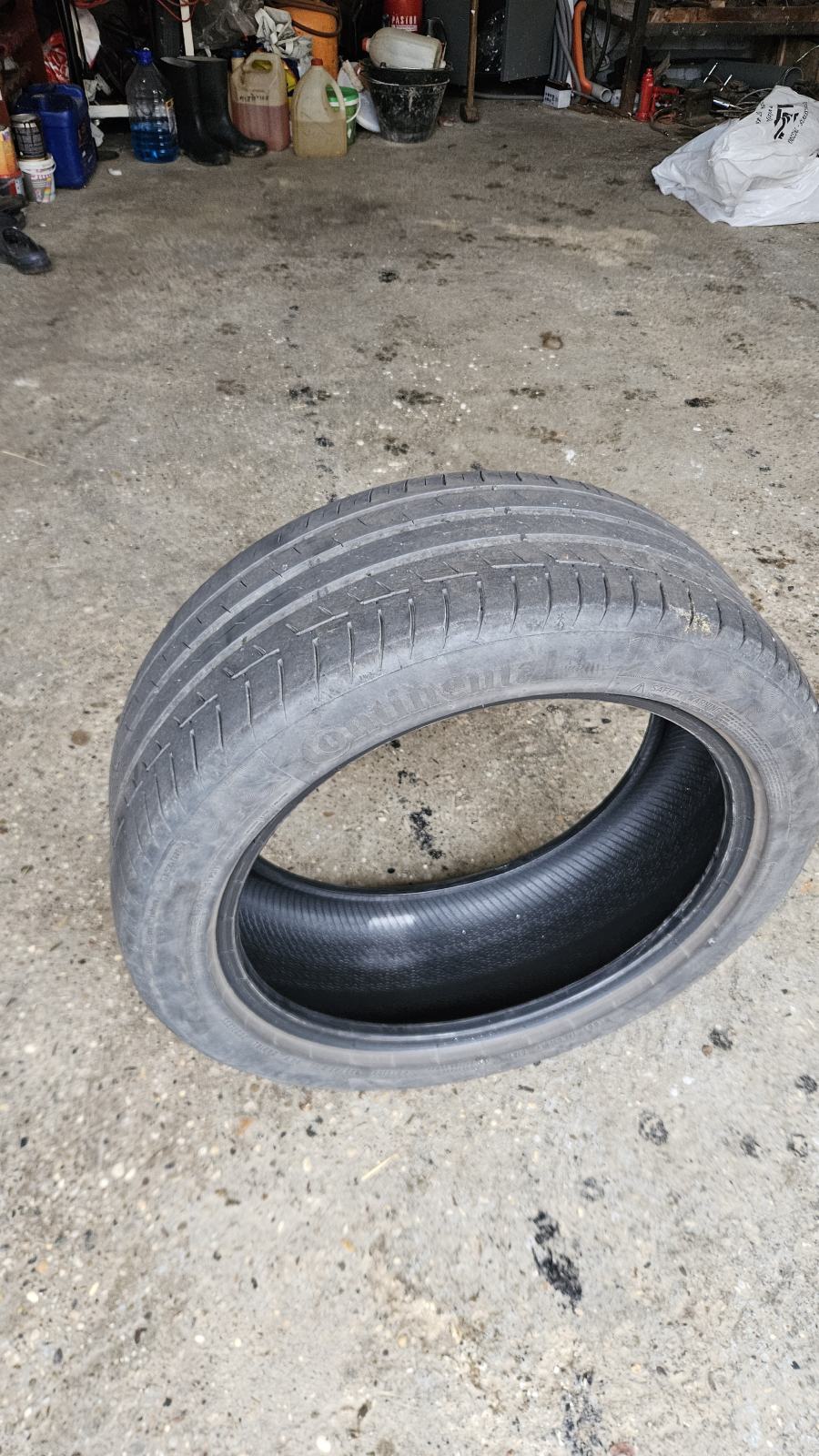 Gume ljetne Continental 235/45/18 4 kom.