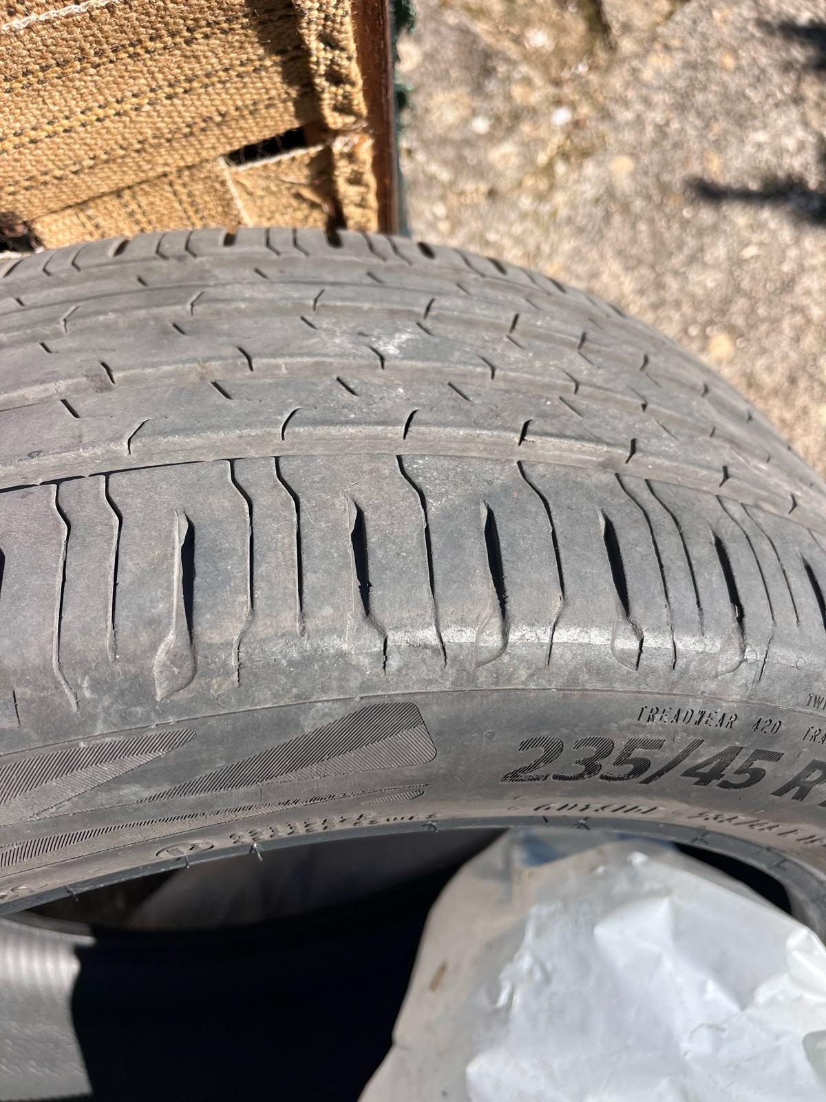 Ljetne gume Continental 235/45 R19 99V XL