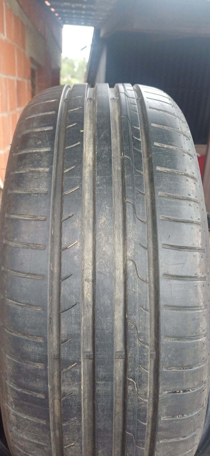 Gume ljetne Dunlop 205/50/17 2 kom.