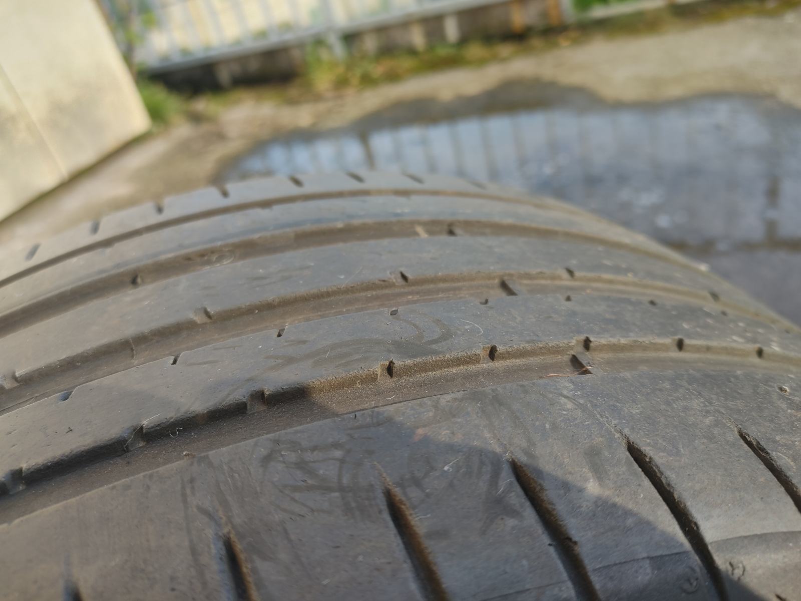 Gume ljetne Dunlop 235/35/19 2 kom DOT 0923