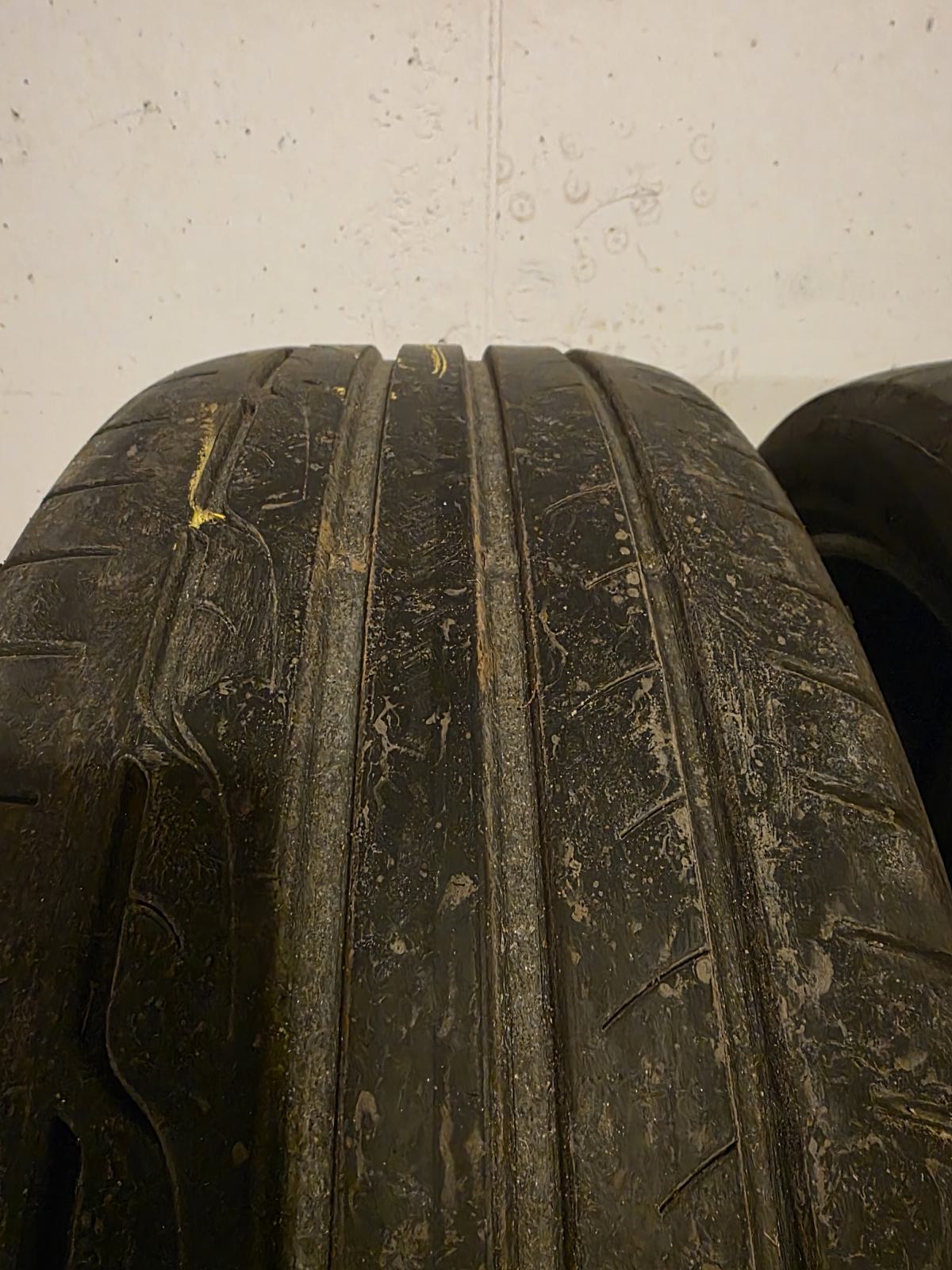 Gume ljetne Dunlop 225/45/19 4 kom.