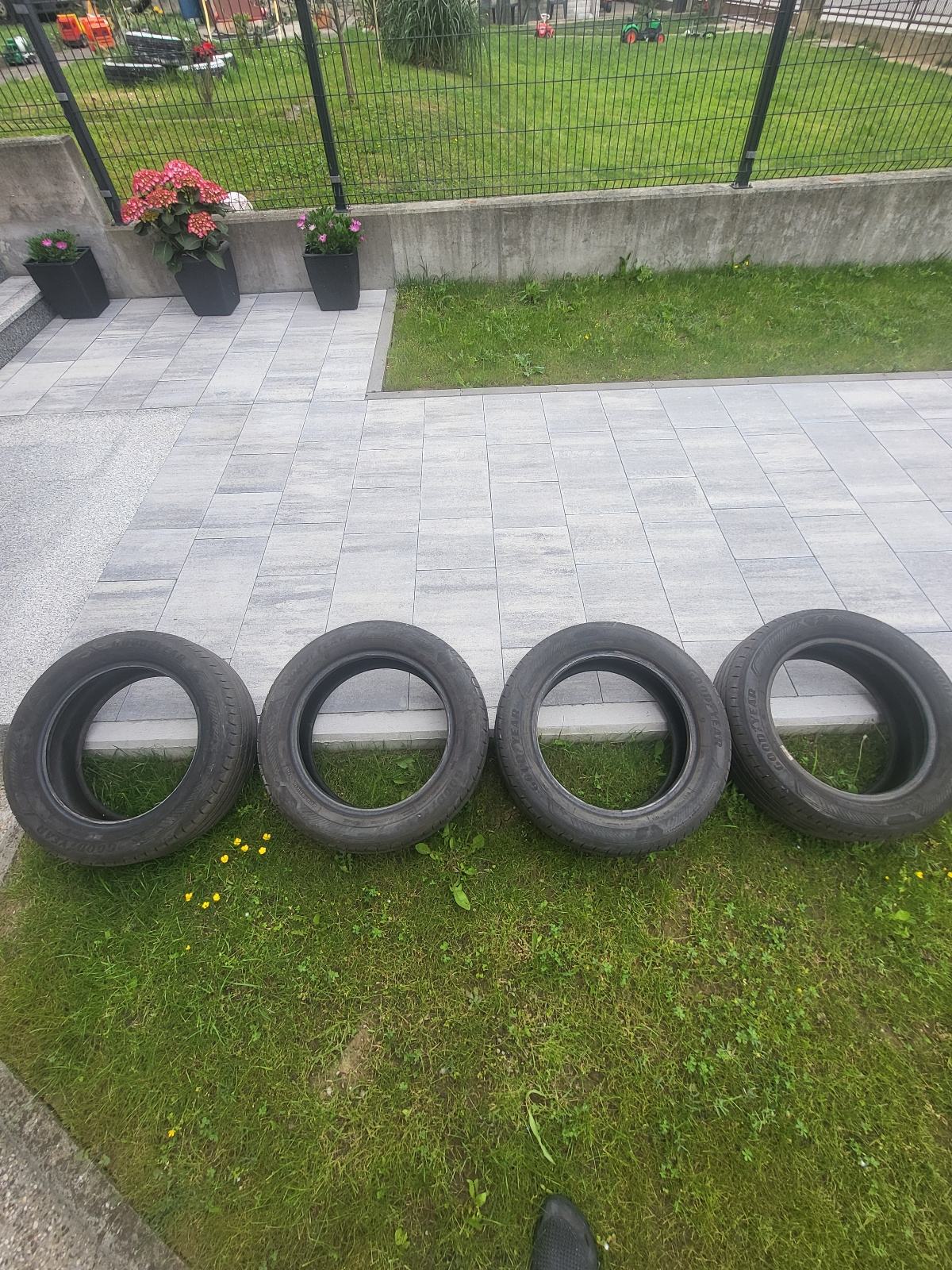 Gume ljetne Goodyear 205/55/16 4 kom.