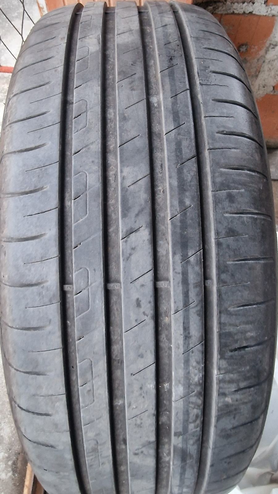 Gume ljetne Goodyear 215/55/17 4 kom.