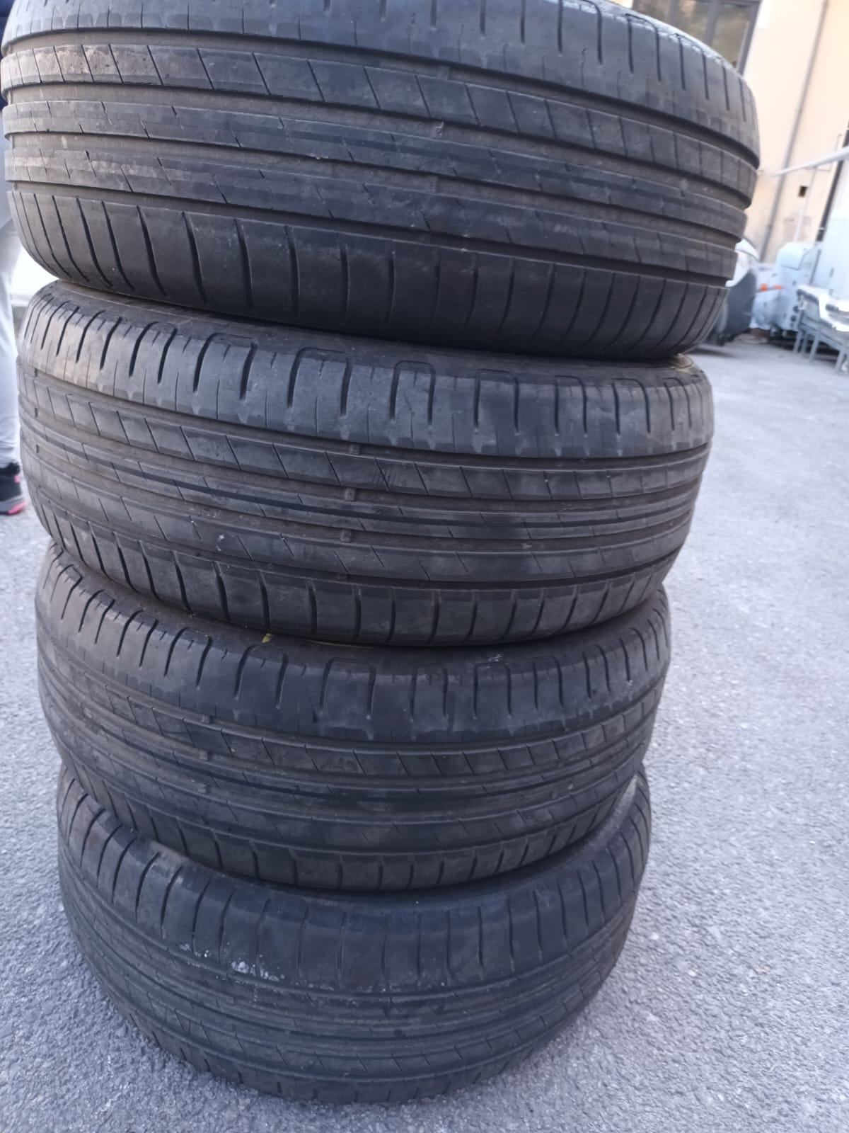 Gume ljetne Goodyear 215/60/16 4 kom.