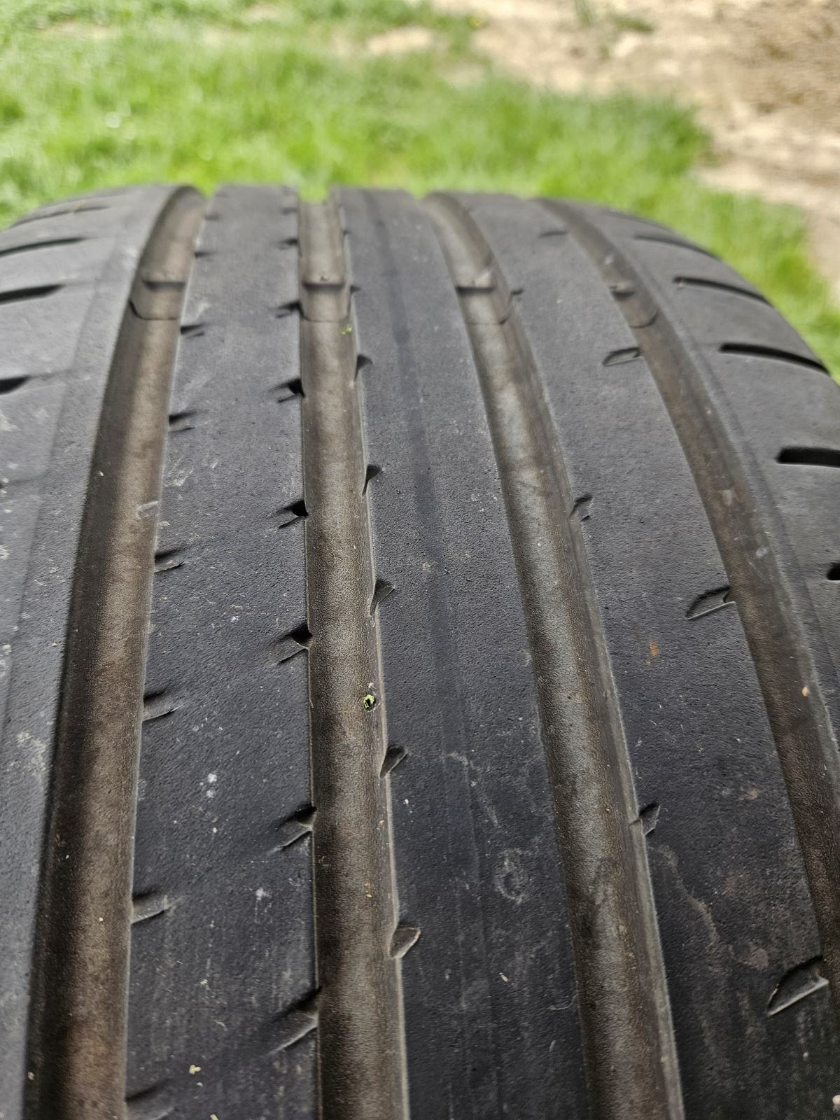 Gume ljetne Goodyear 245/45/18 2 kom. DOT 1223