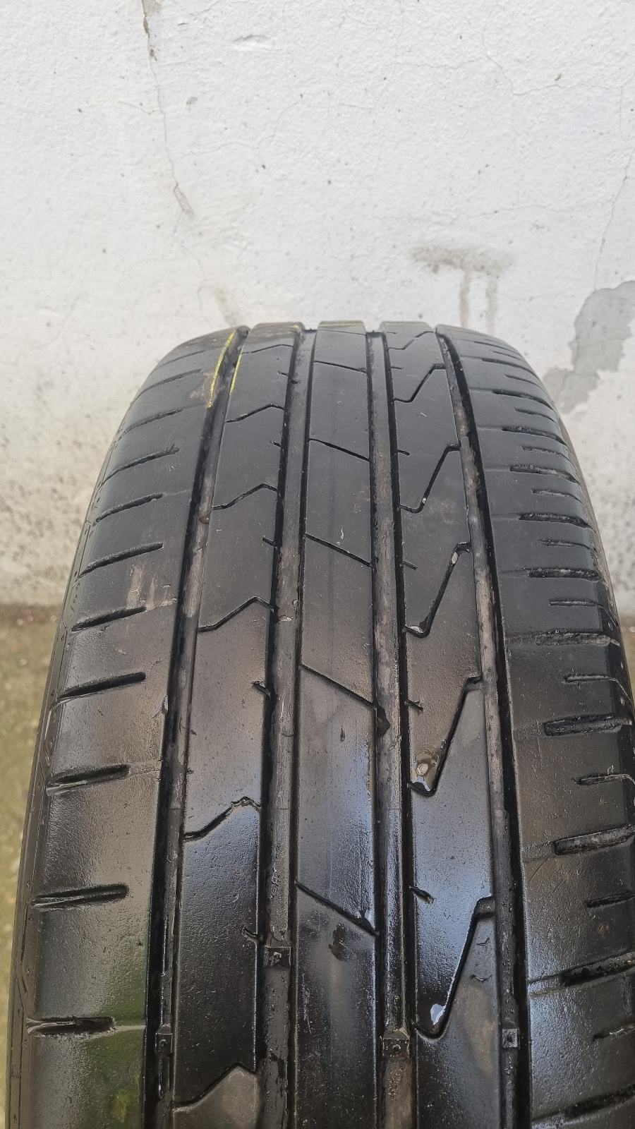 Gume ljetne Hankook 205/60/16 2 kom.