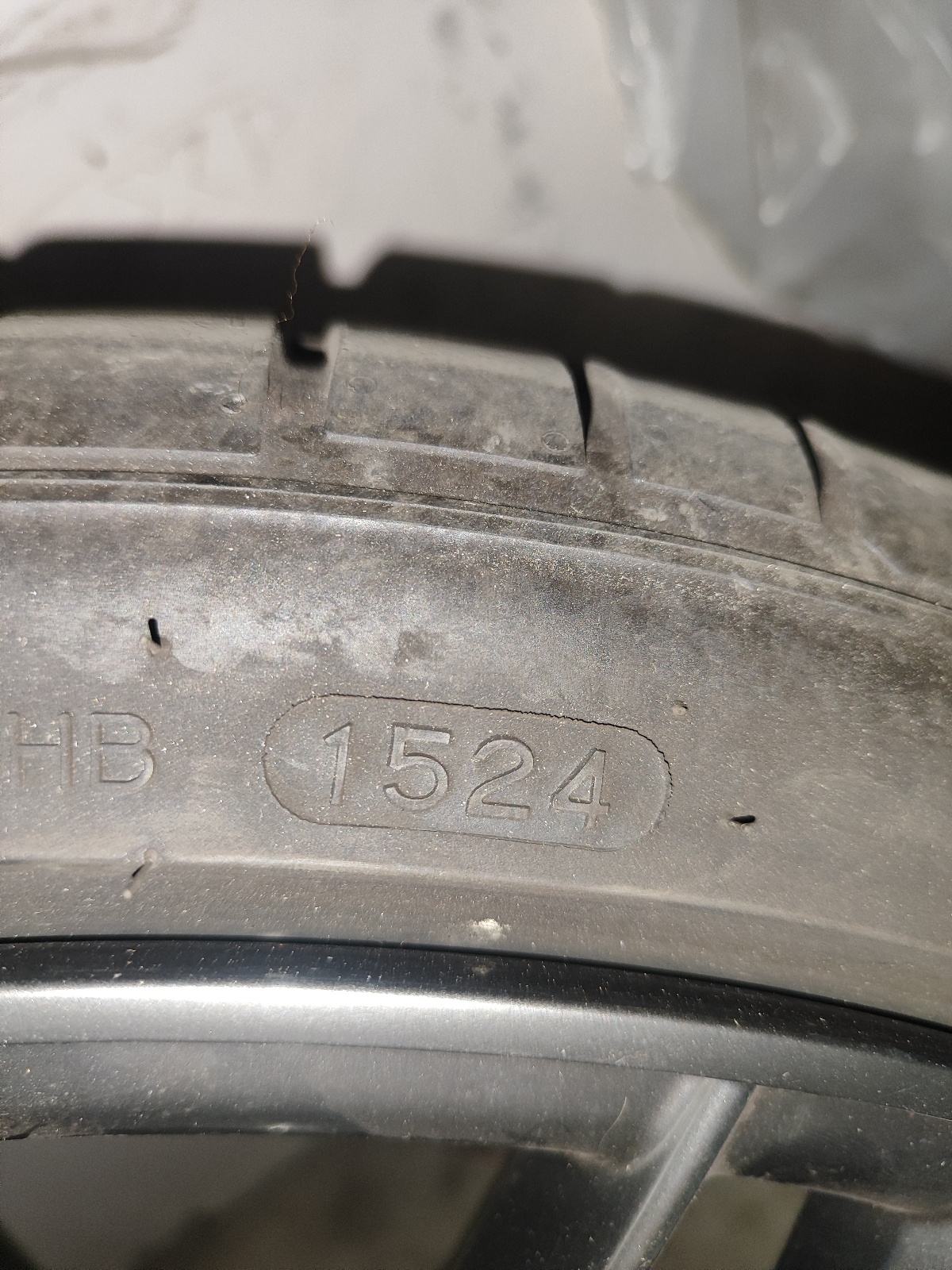 Gume ljetne Hankook 225/35/19 4 kom.