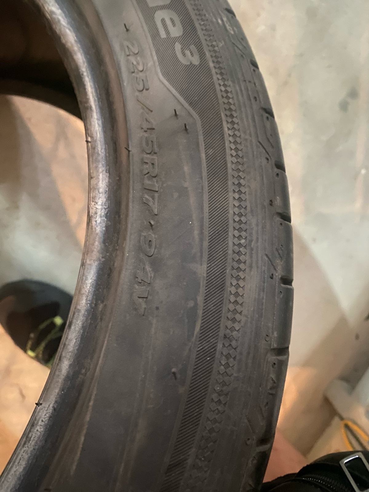 Gume ljetne Hankook 225/45/17 2 kom.