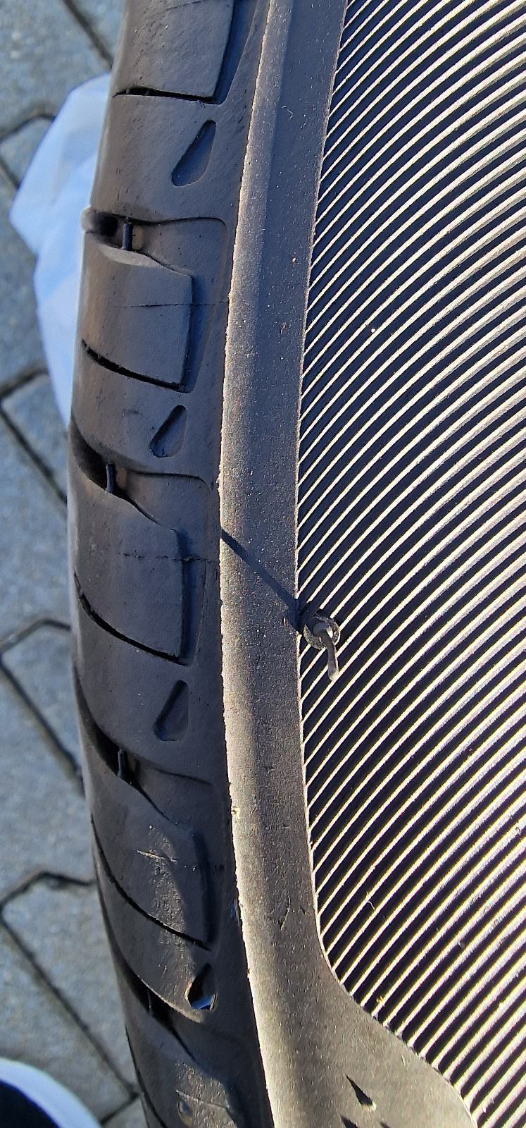 Gume ljetne Lassa 225/50/17 2 kom.