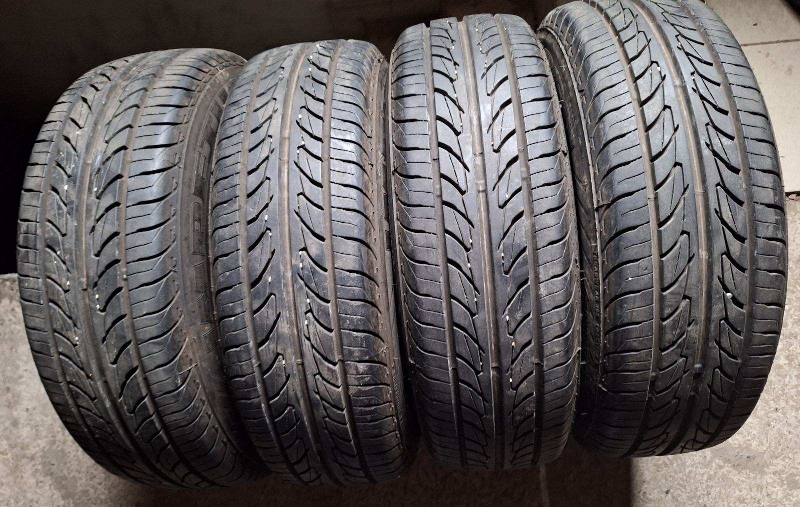 Gume ljetne marke Lassa 185/70/14 kao nove malo vožene