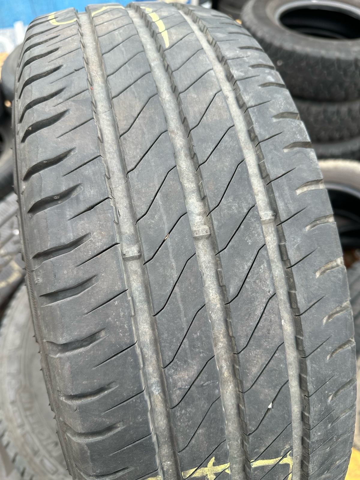 Gume ljetne Michelin 215/65/16C 4 kom.