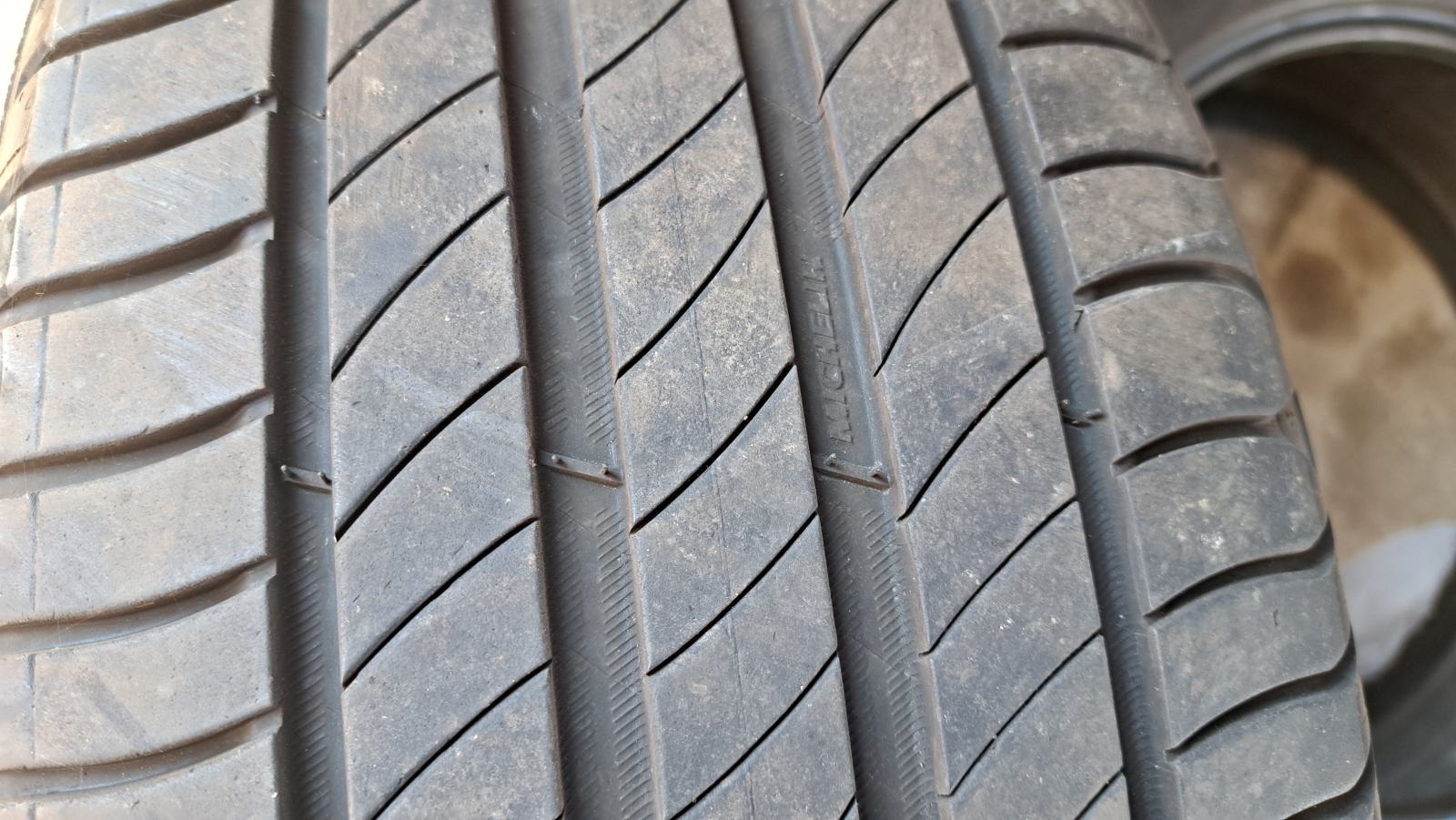 Gume ljetne Michelin 235/45/18 2 kom.