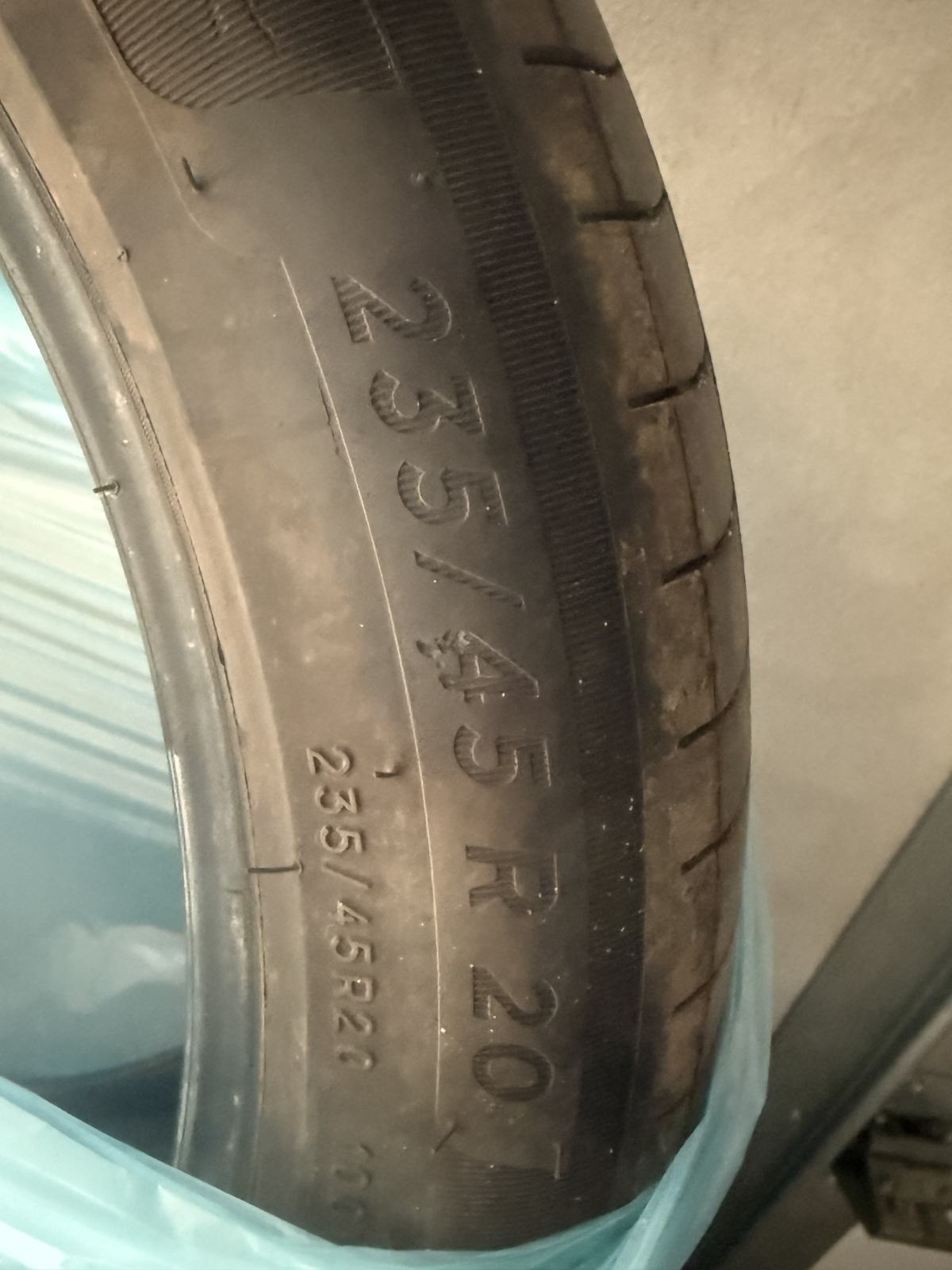 Gume ljetne Michelin 235/45/20 4 kom.